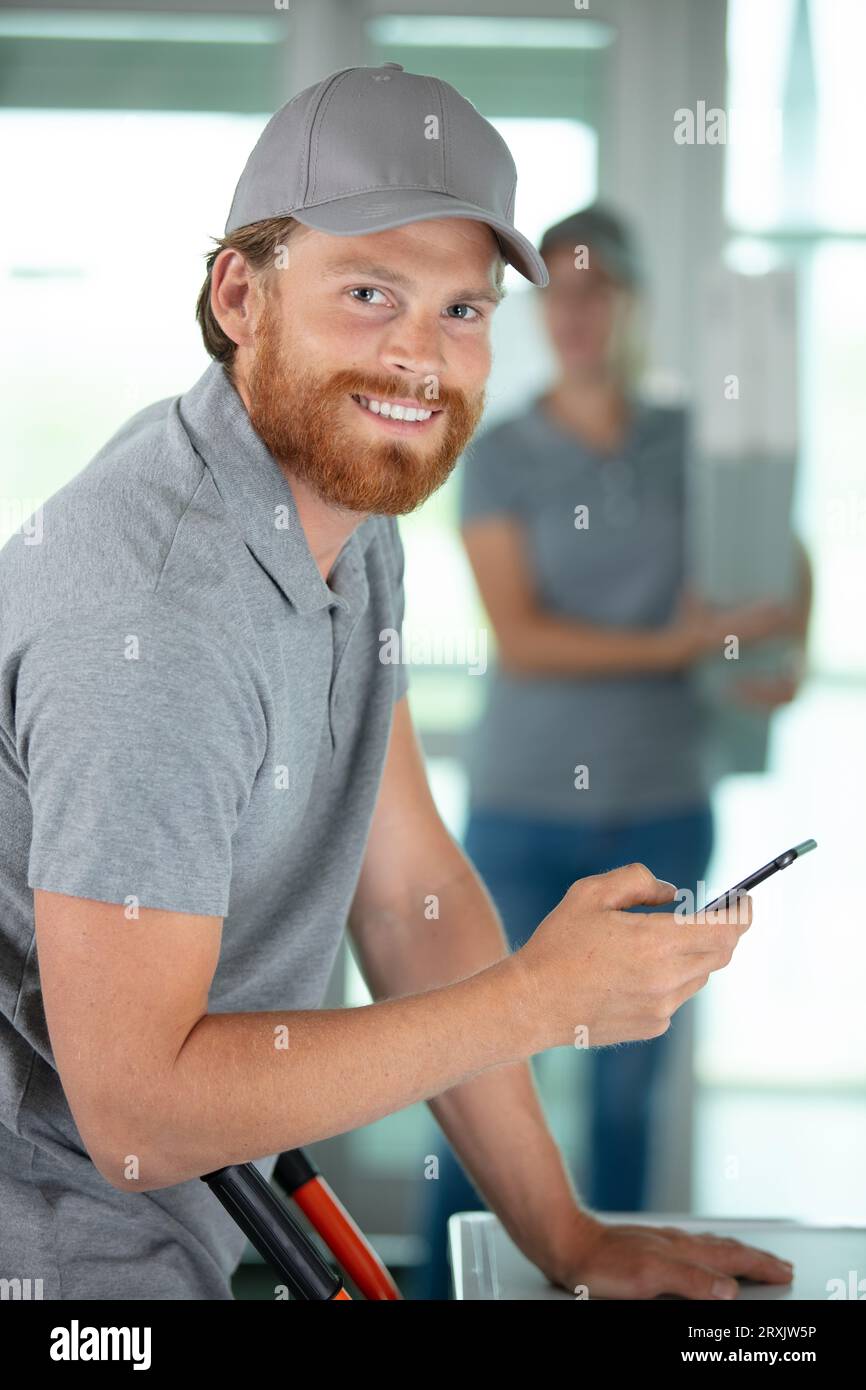 Man carrying washing machine hi-res stock photography and images - Alamy