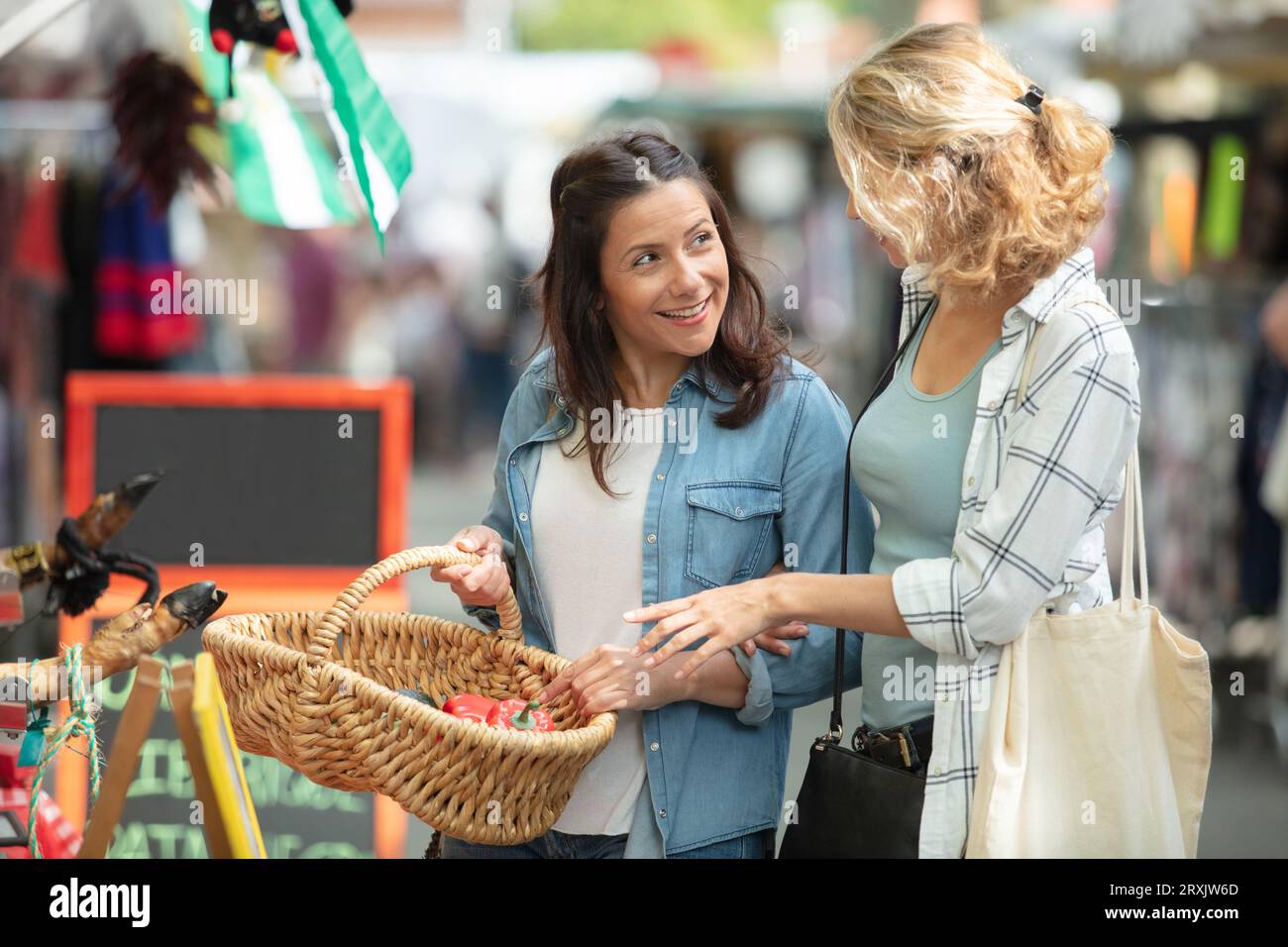 Male friends vegetable market hi-res stock photography and images - Alamy