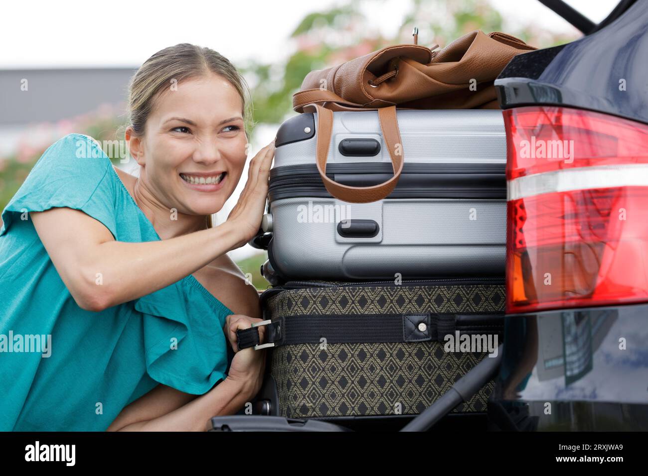 Back shapely woman hi-res stock photography and images - Alamy