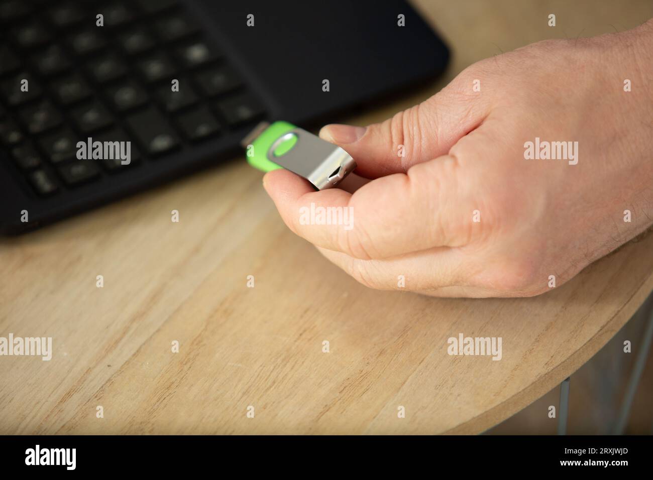 Hand connecting pendrive laptop hi-res stock photography and images - Alamy