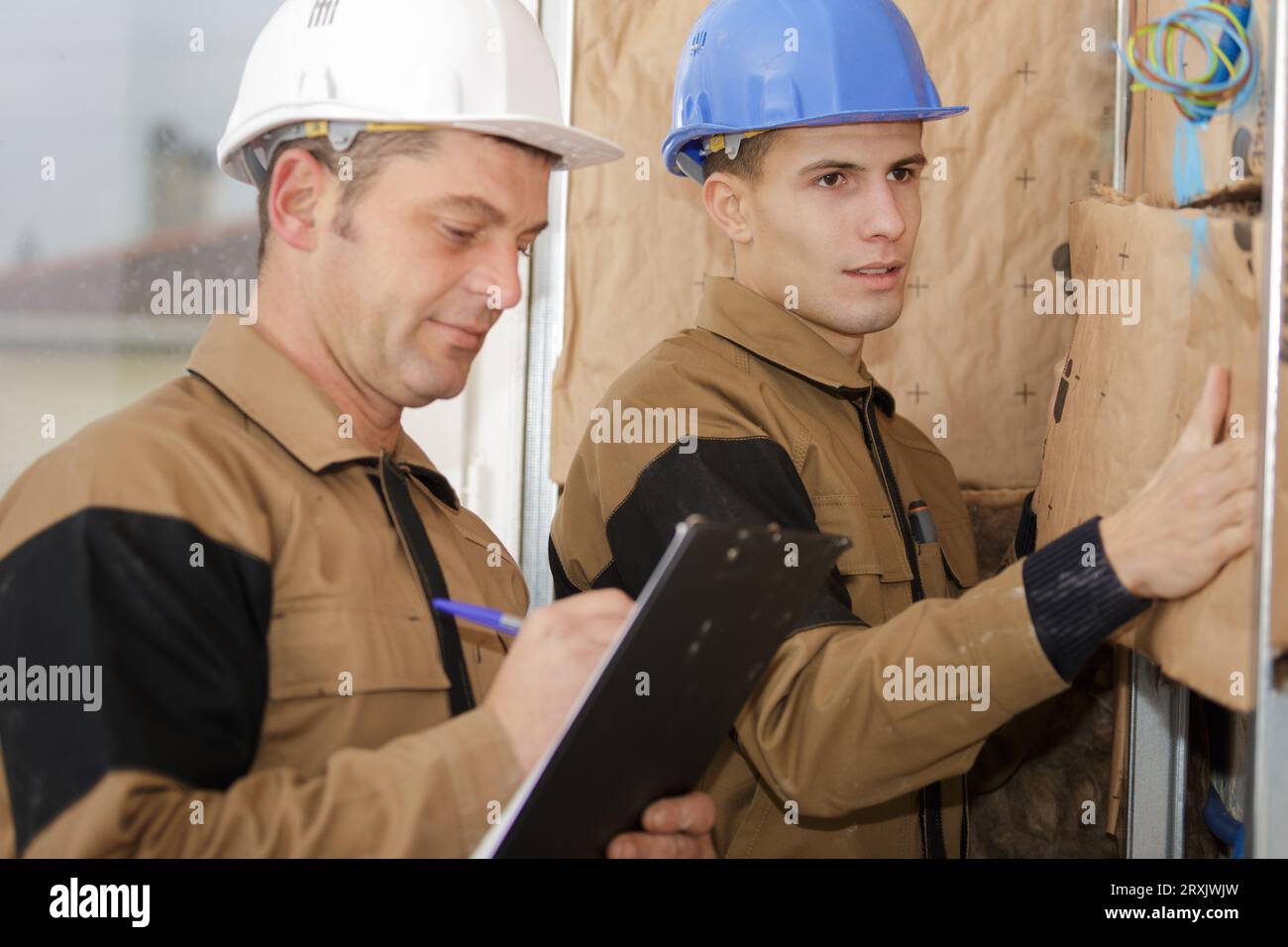 Wall puttying hi-res stock photography and images - Alamy