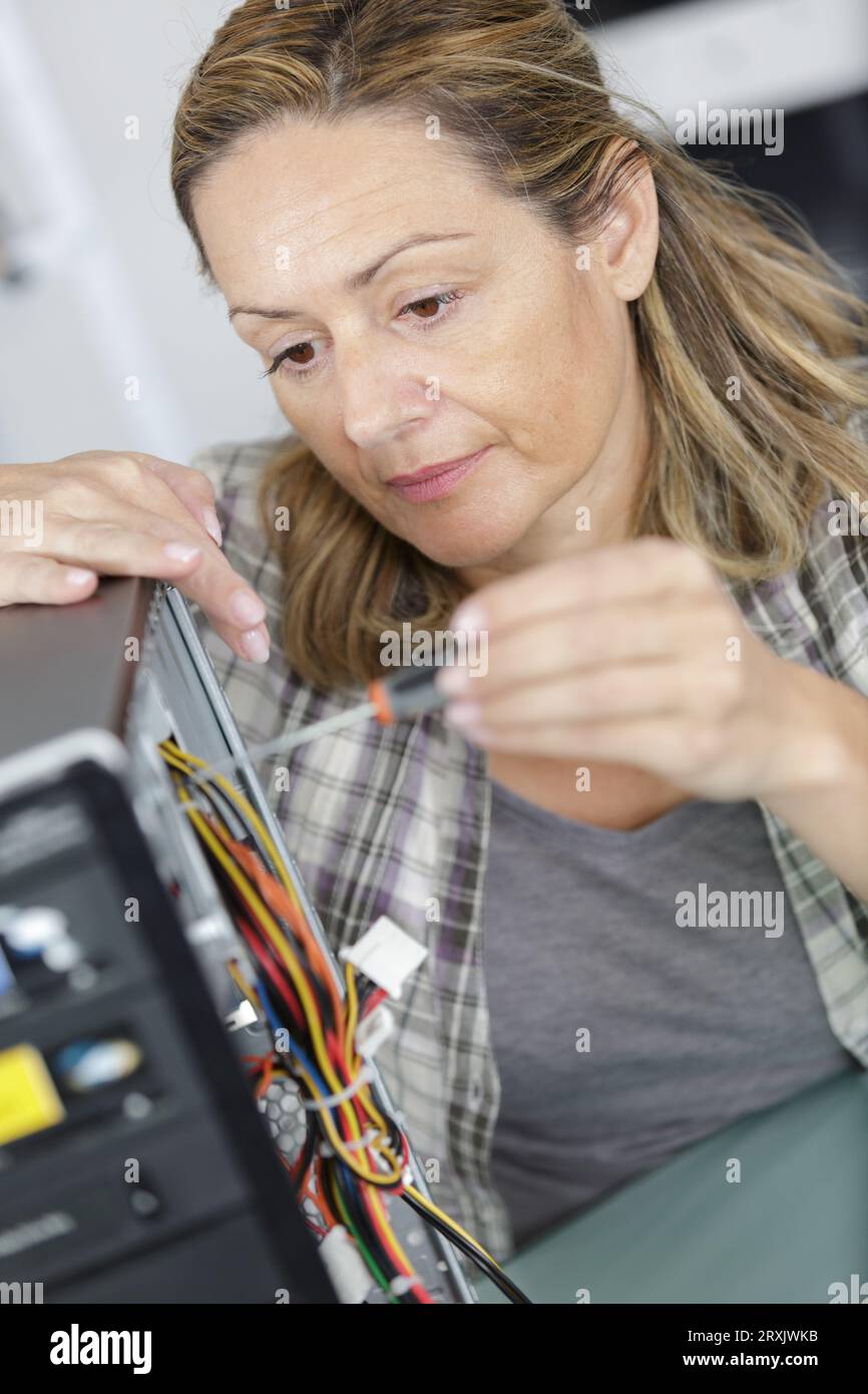mature woman during repair of pc Stock Photo - Alamy