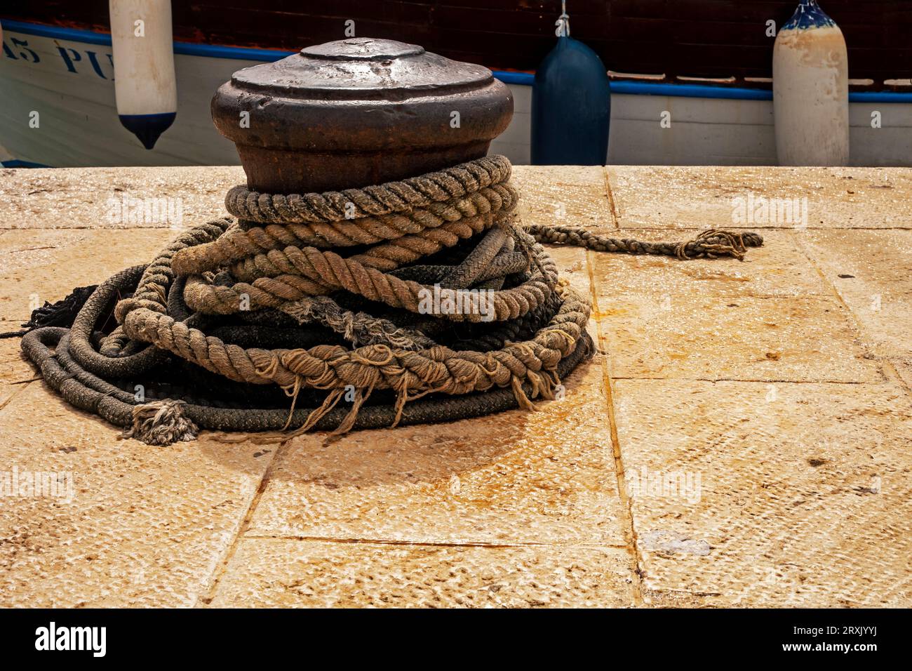 Mooring responsibilities hi-res stock photography and images - Alamy