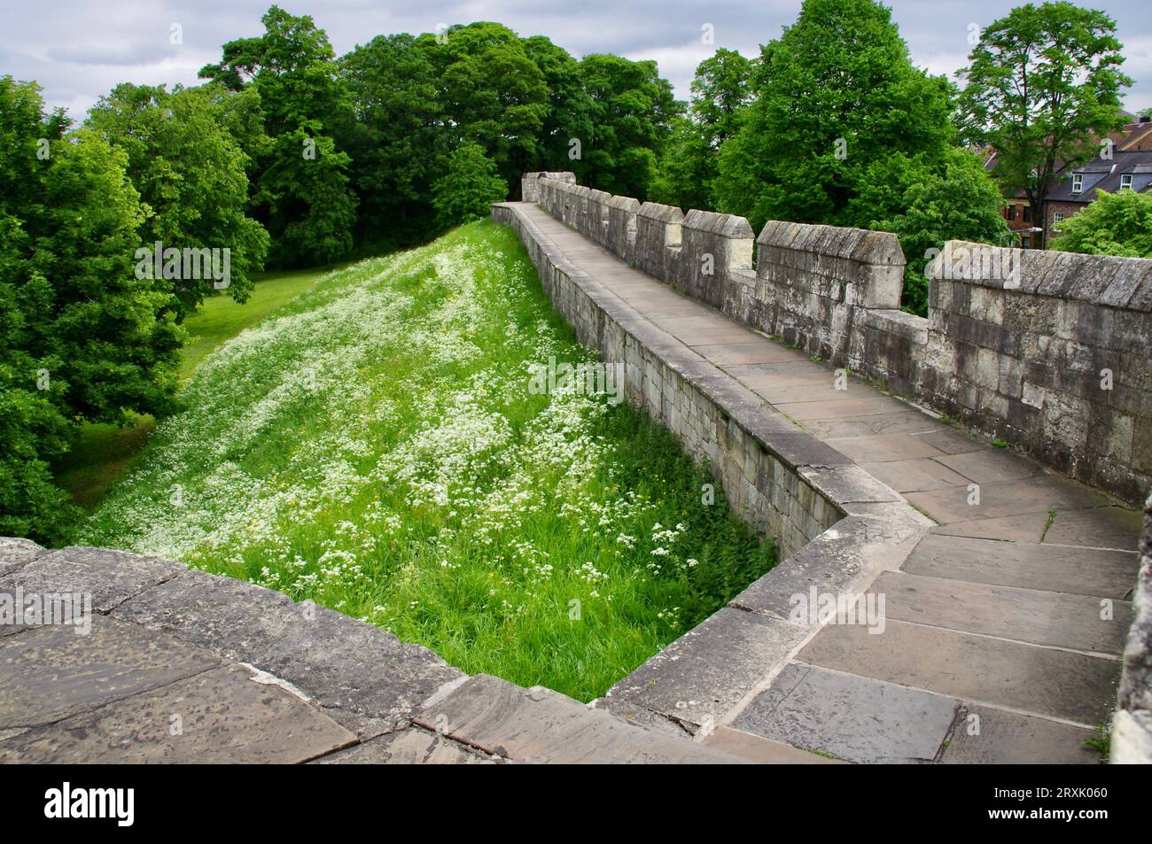 York stone path hi-res stock photography and images - Alamy