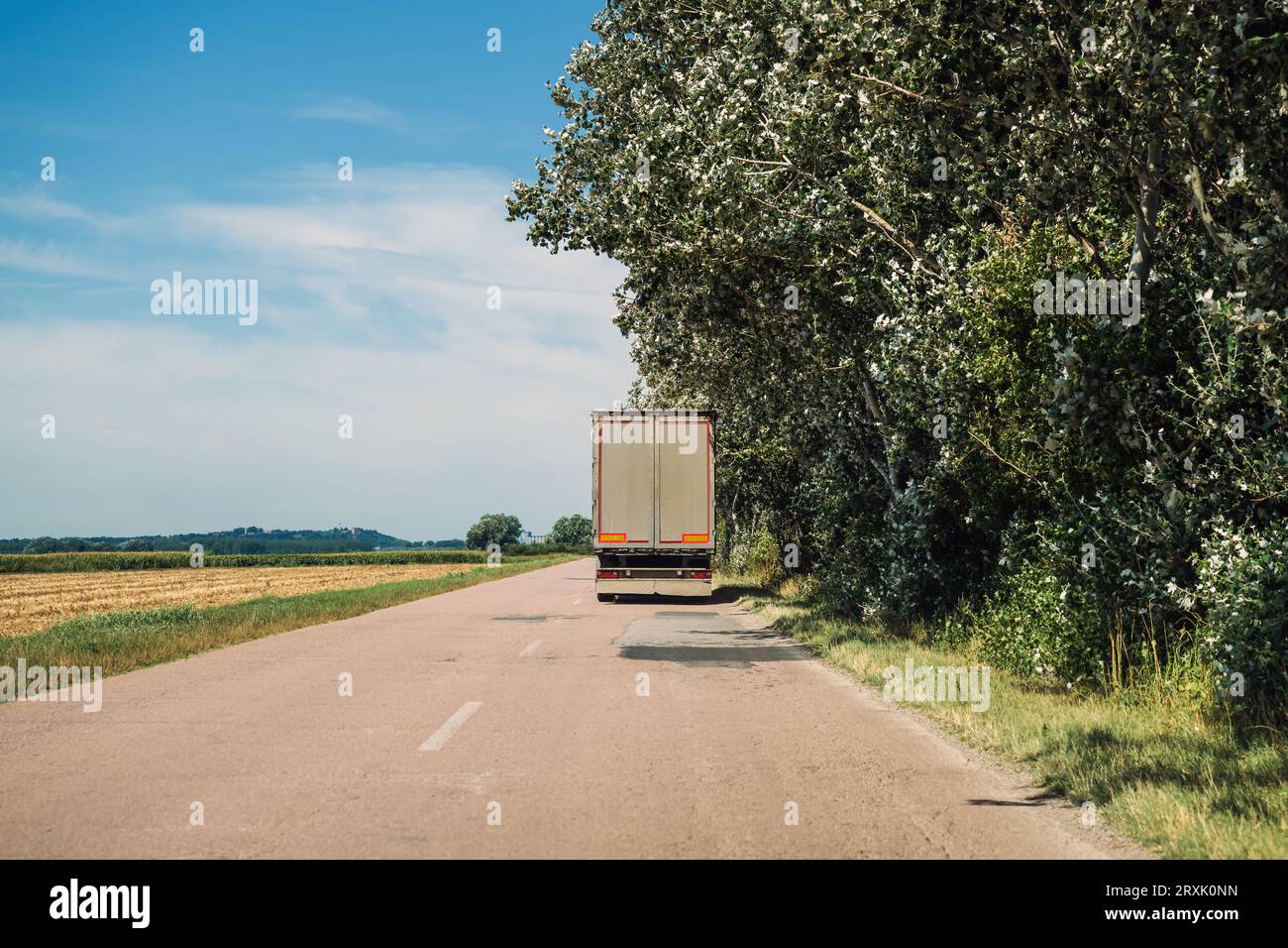 Semi truck rear view hi-res stock photography and images - Alamy