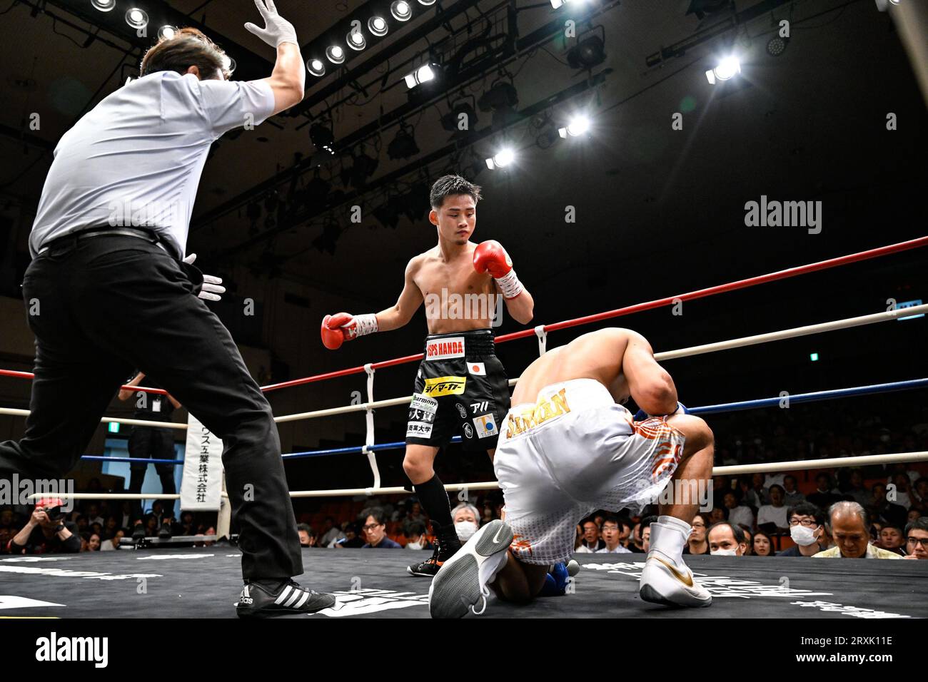Hiroto Kyoguchi (red gloves) of Japan knocks down Jerven Mama (blue ...