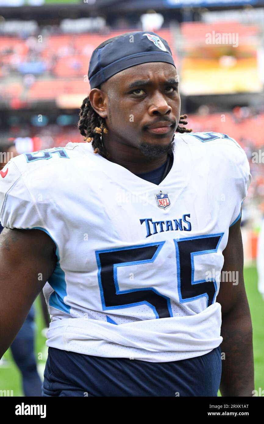 Tennessee Titans guard Aaron Brewer (55) walks off the field after an ...