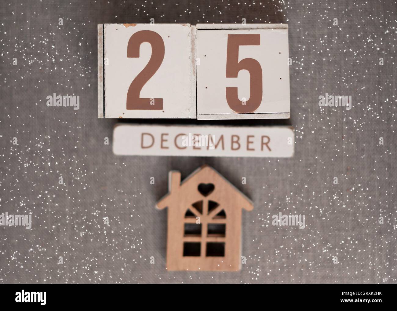 25 december on wooden calendar,christmas time Stock Photo - Alamy