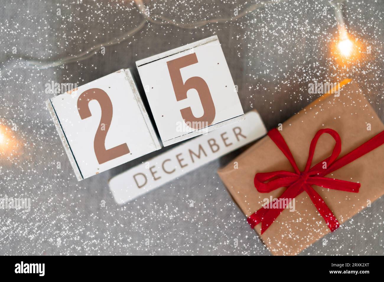 25 december on wooden calendar,christmas time Stock Photo - Alamy