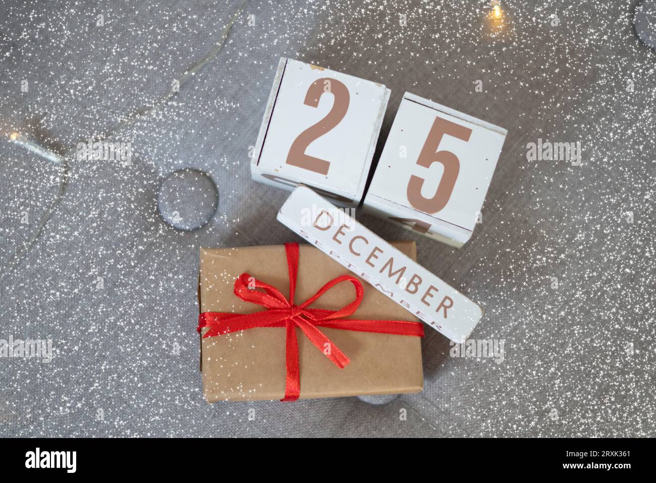 25 december on wooden calendar,christmas time Stock Photo - Alamy