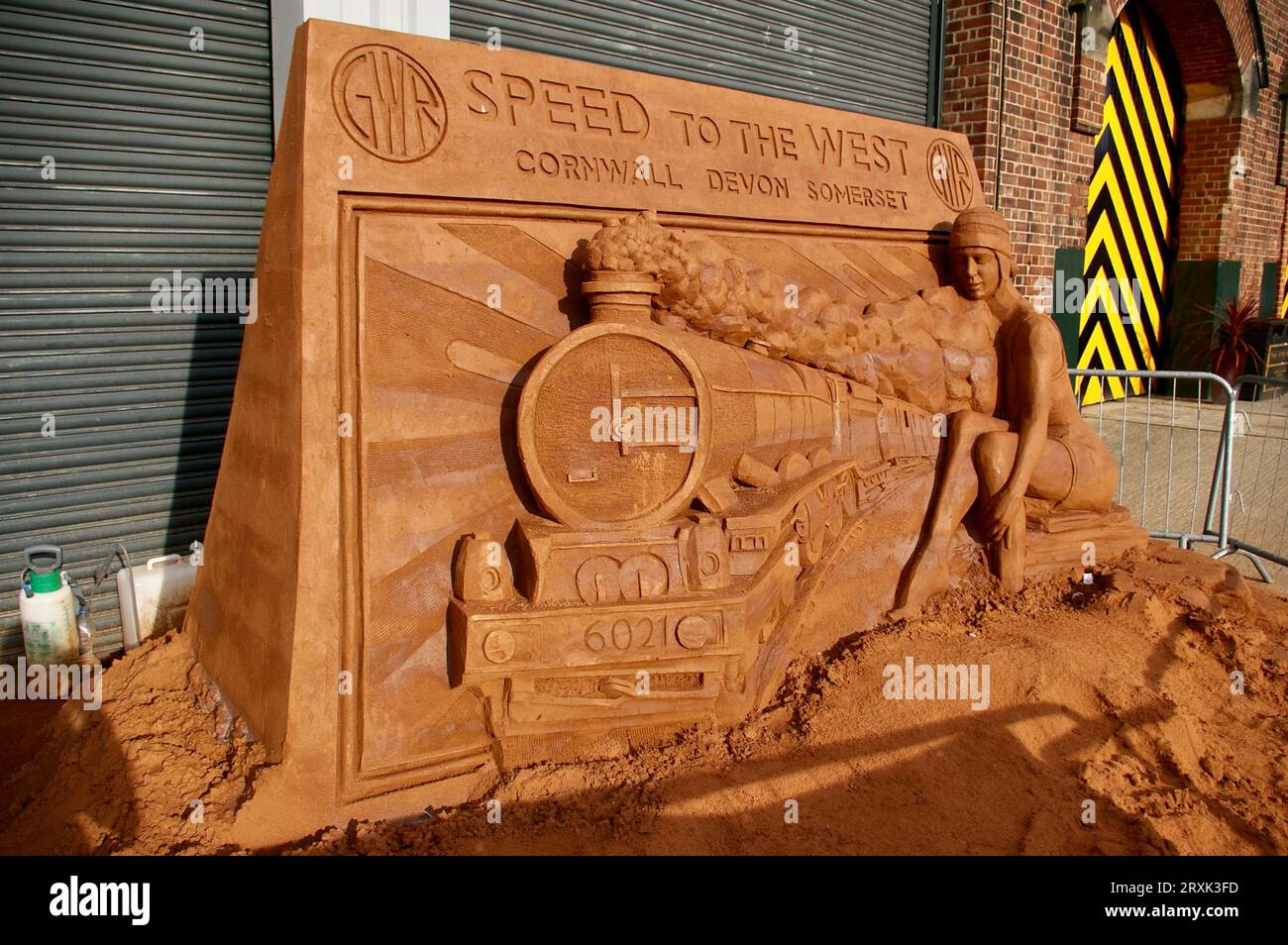 Steam train sculpture hi-res stock photography and images - Alamy