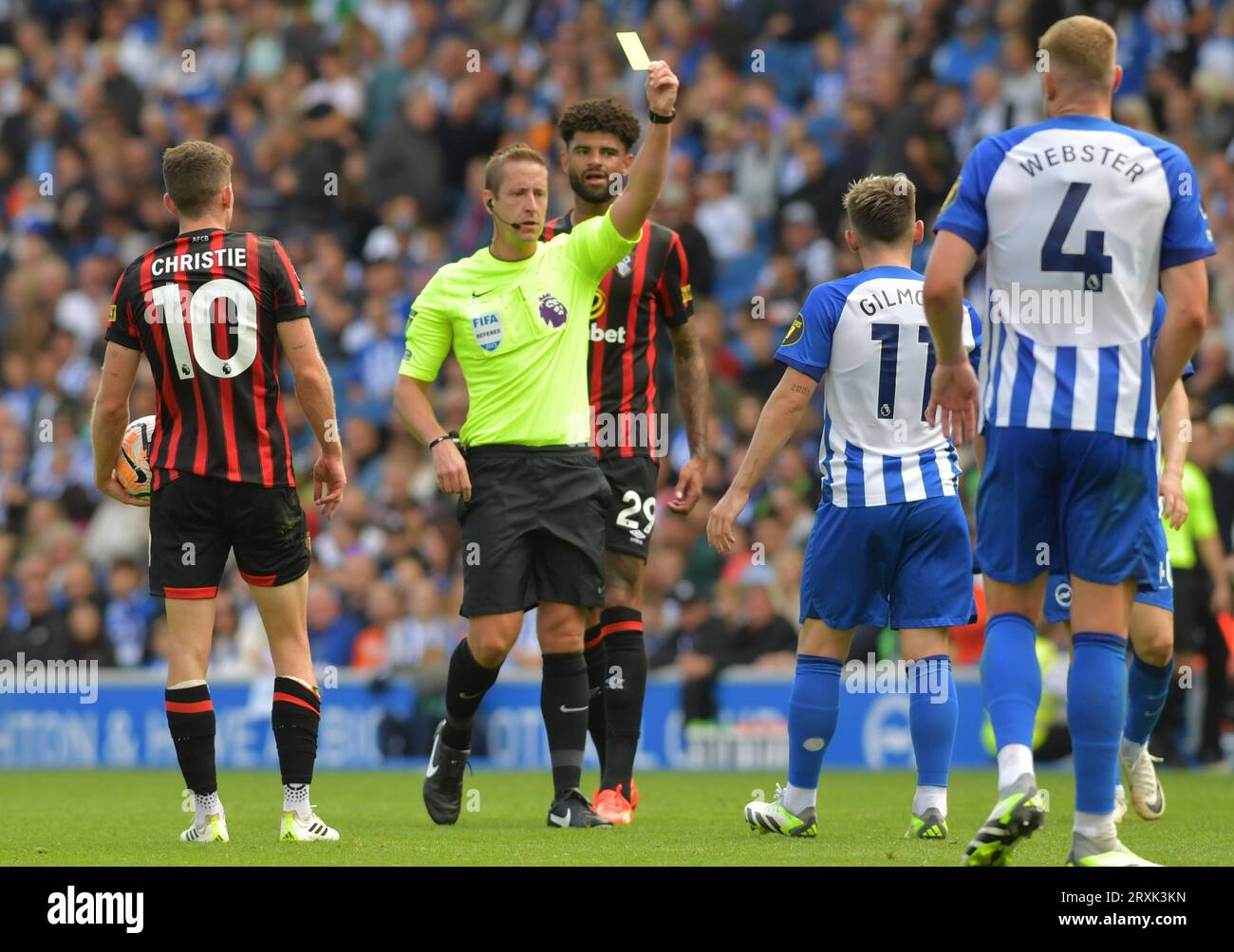 John brooks refereeing hi-res stock photography and images - Alamy