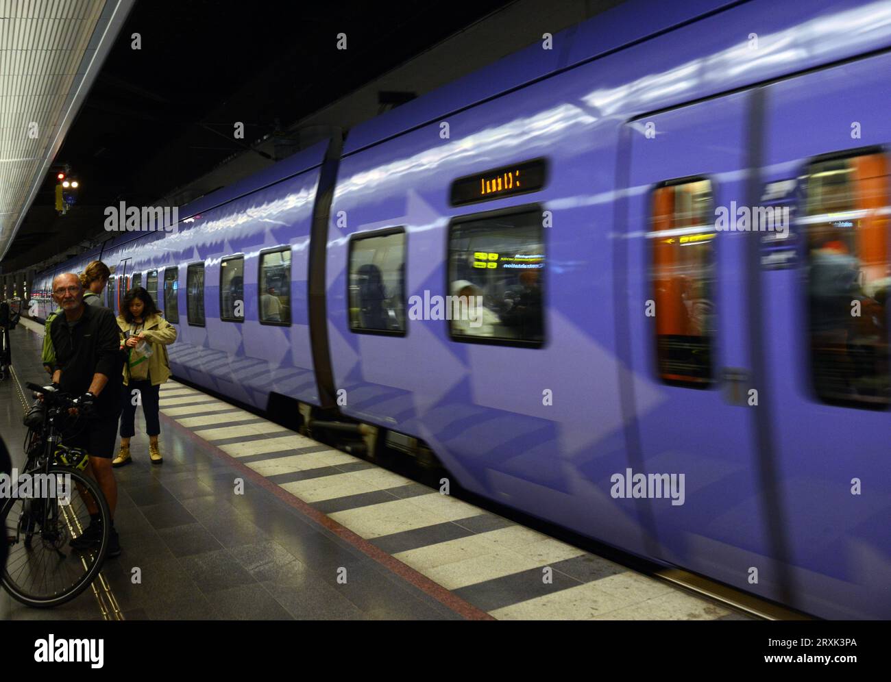 Train leaving central on hi-res stock photography and images - Alamy