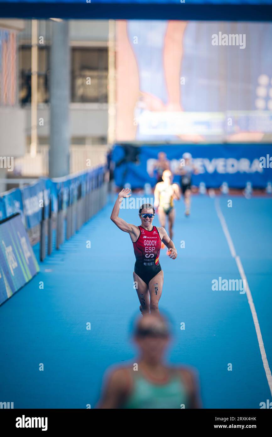 Anna Godoy participating in Pontevedra in the 2023 World Triathlon ...