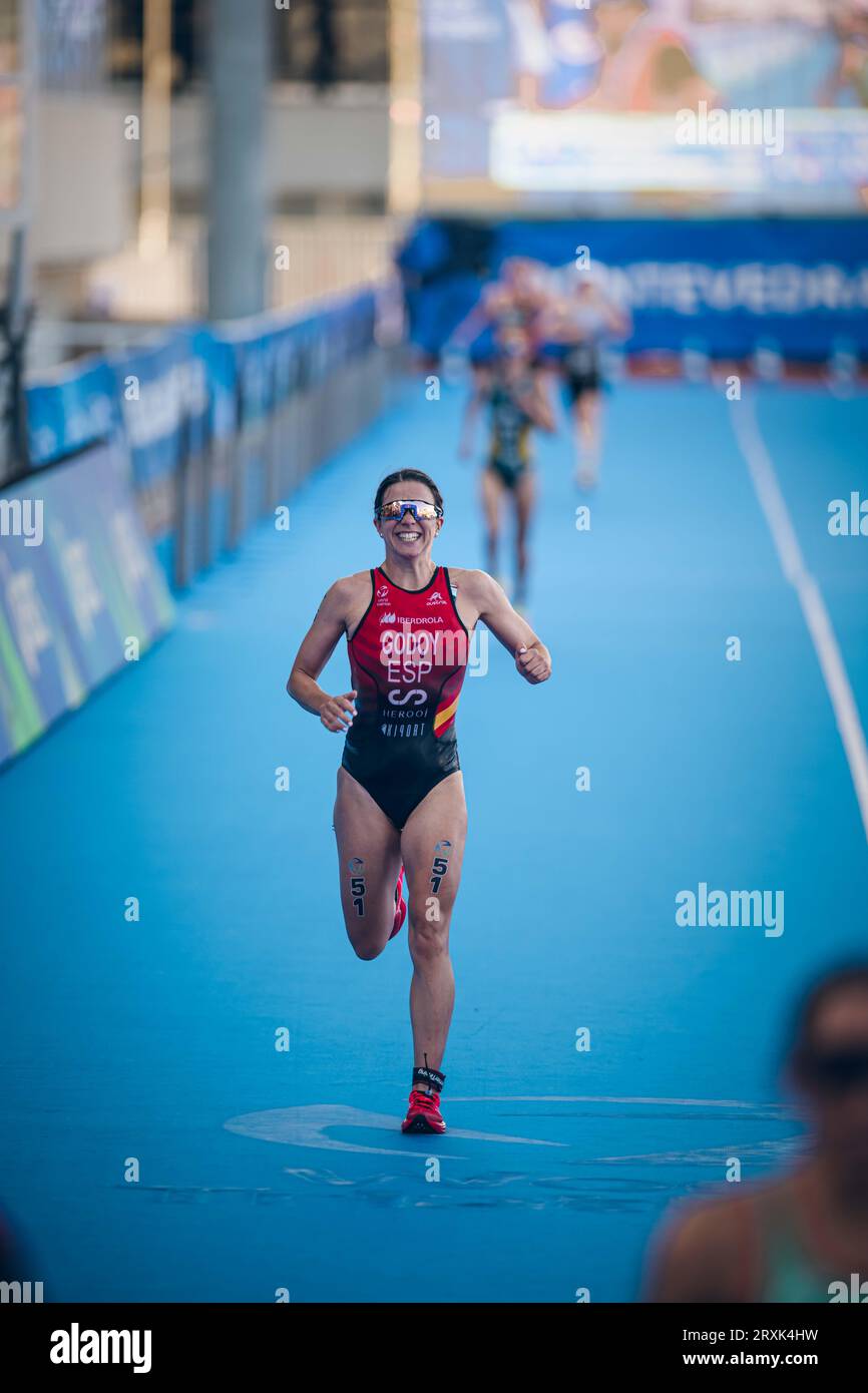 Anna Godoy participating in Pontevedra in the 2023 World Triathlon ...