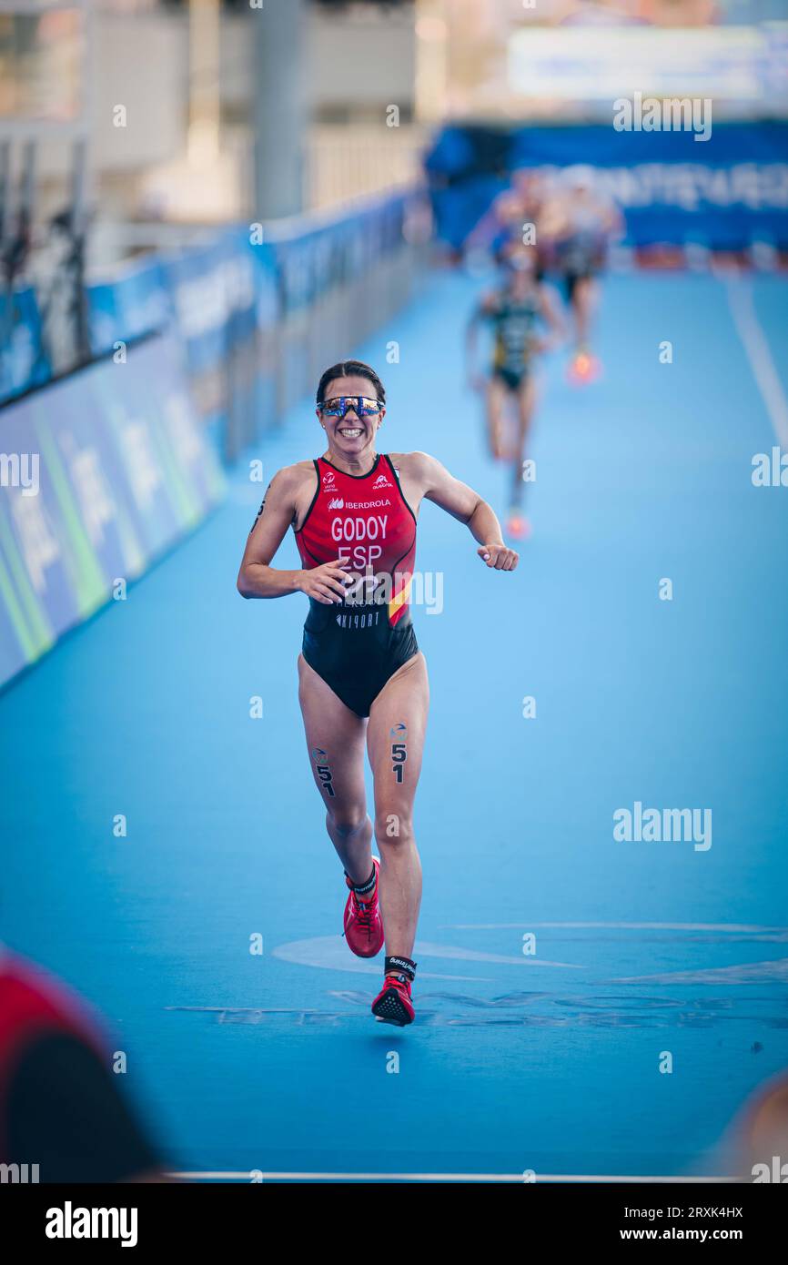 Anna Godoy participating in Pontevedra in the 2023 World Triathlon ...