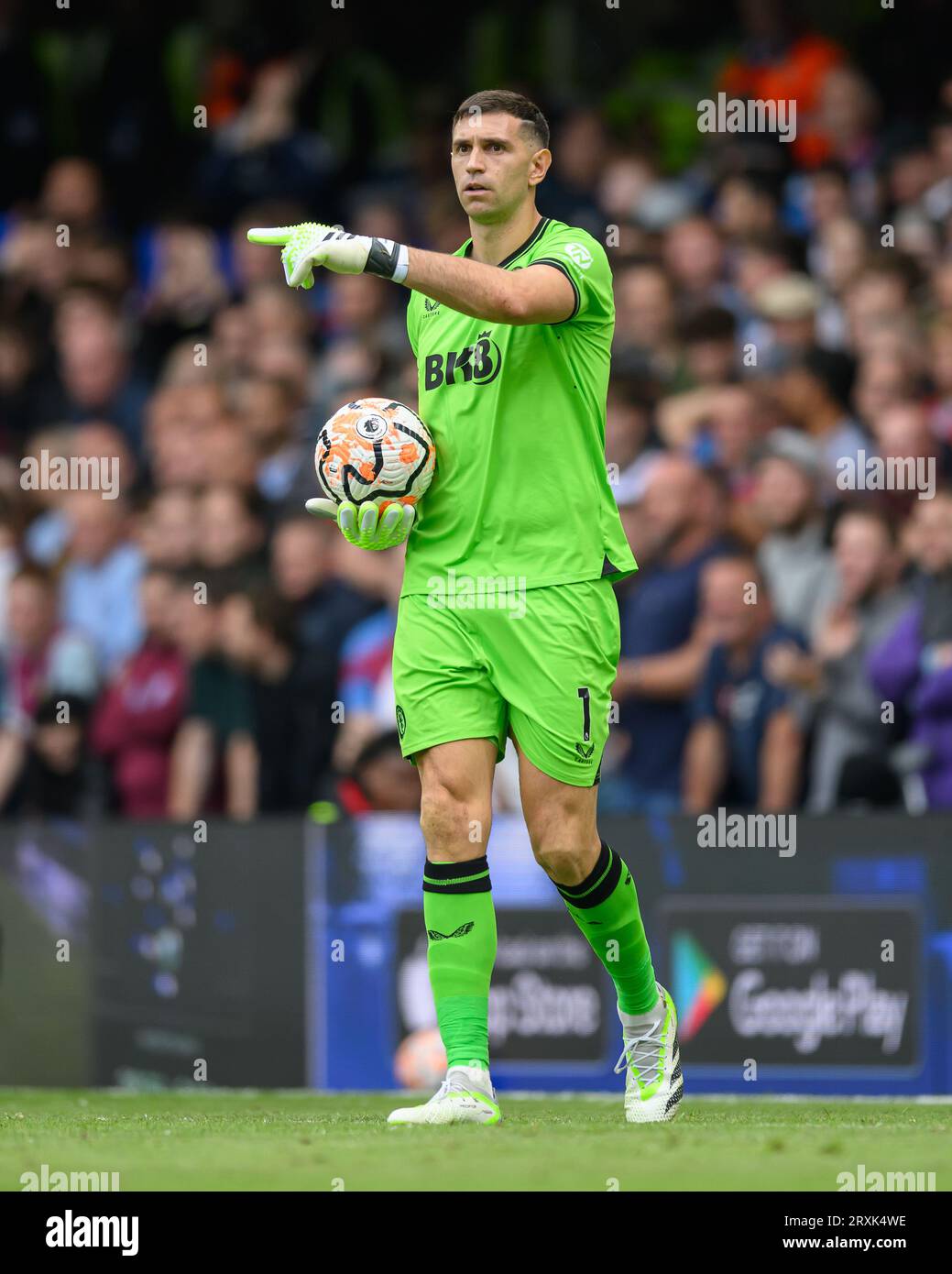 Emiliano martinez goalkeeper hi-res stock photography and images - Alamy