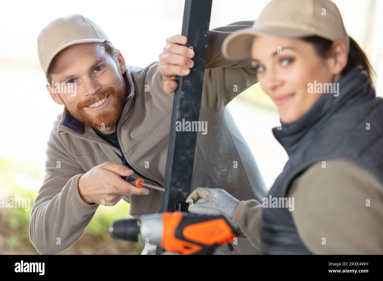 Workers using cordless drill hi-res stock photography and images - Alamy