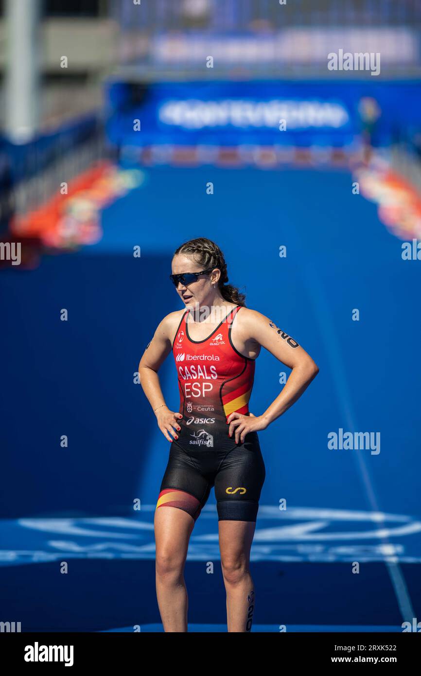 Maria Casals participating in Pontevedra in the 2023 World Triathlon ...