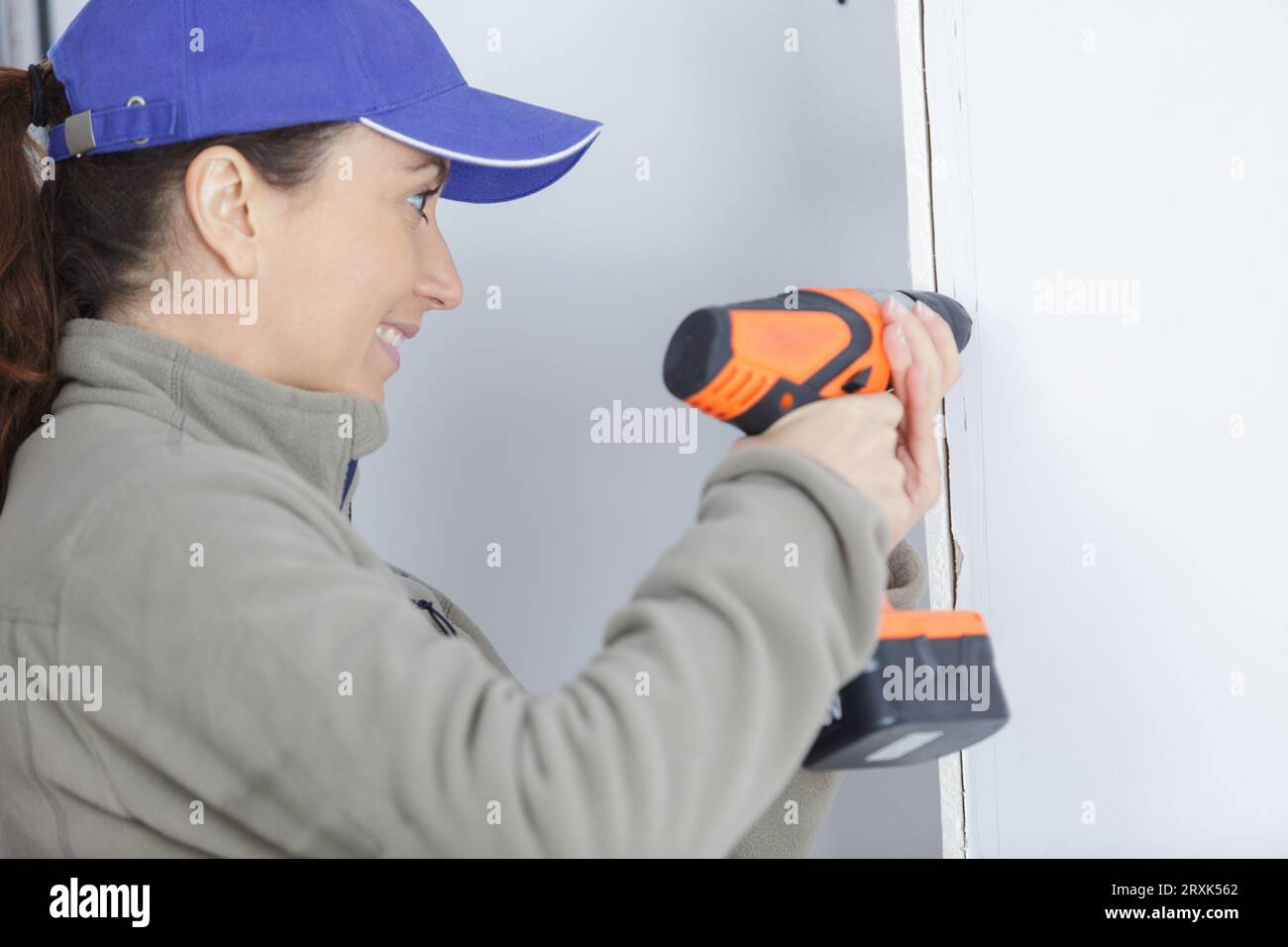 Woman electric using screwdriver hi-res stock photography and images ...