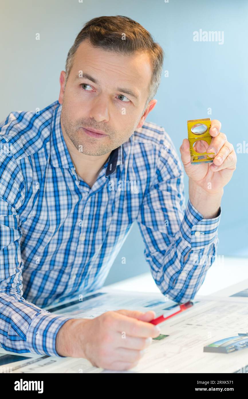 Young man screen printing hi-res stock photography and images - Alamy