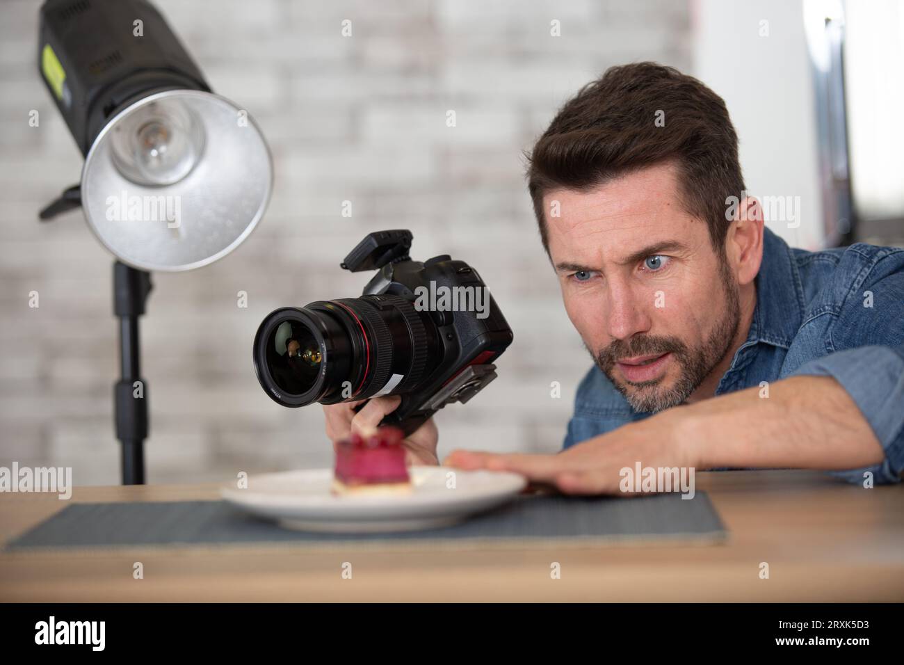 E commerce photographer hi-res stock photography and images - Alamy