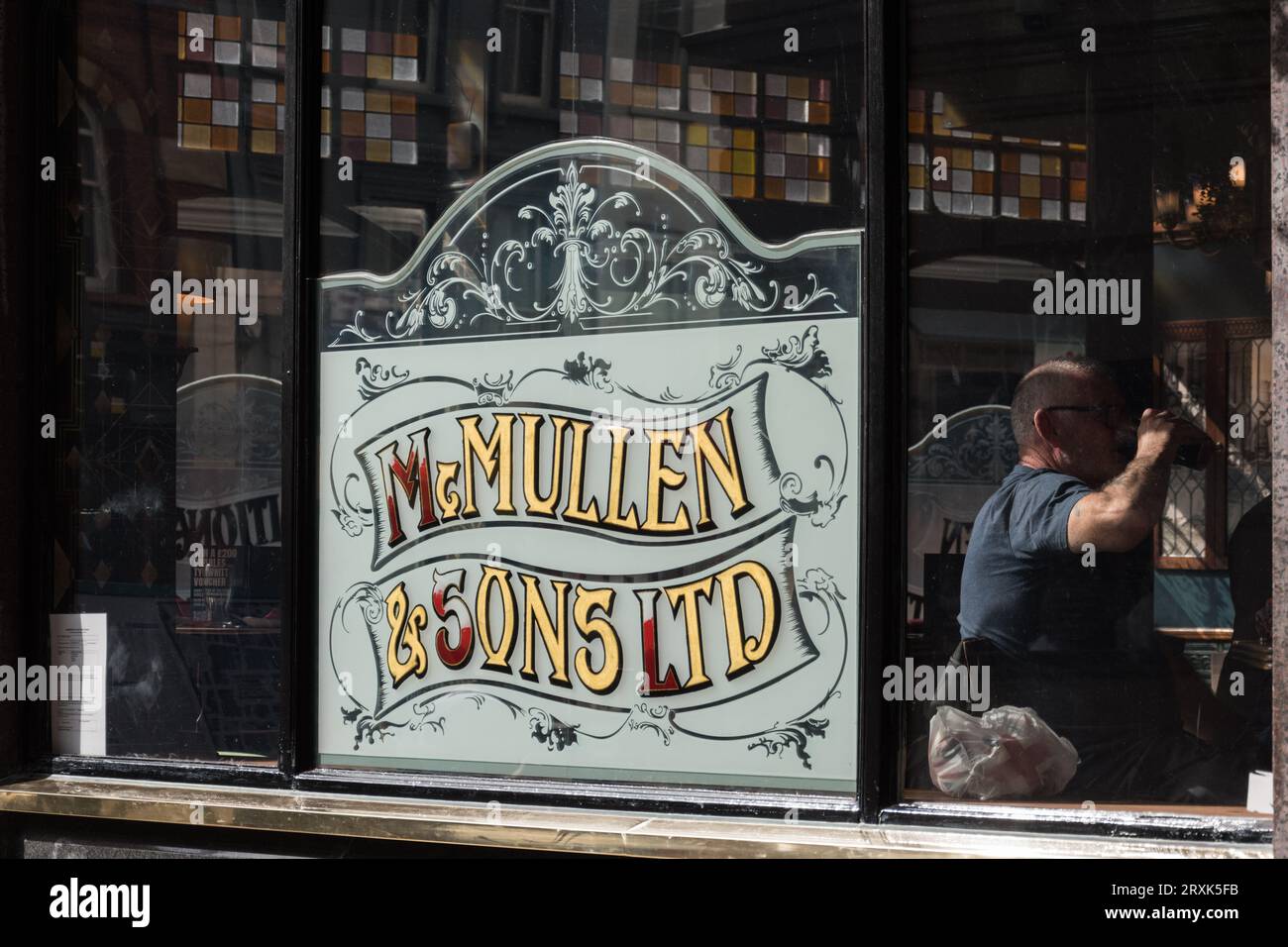 Neo jacobean pub architecture hi-res stock photography and images - Alamy