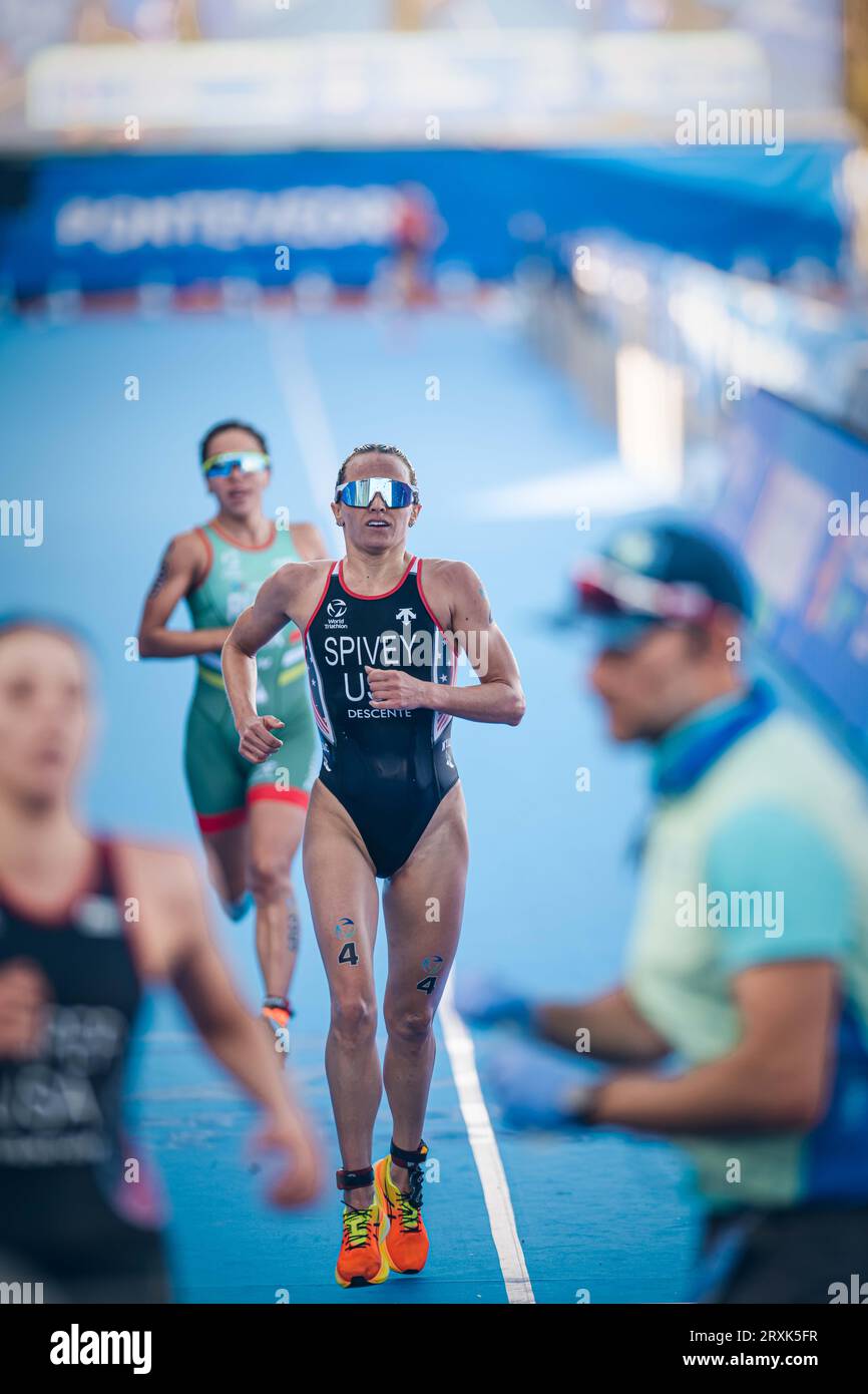 Taylor Spivey participating in Pontevedra in the 2023 World Triathlon ...