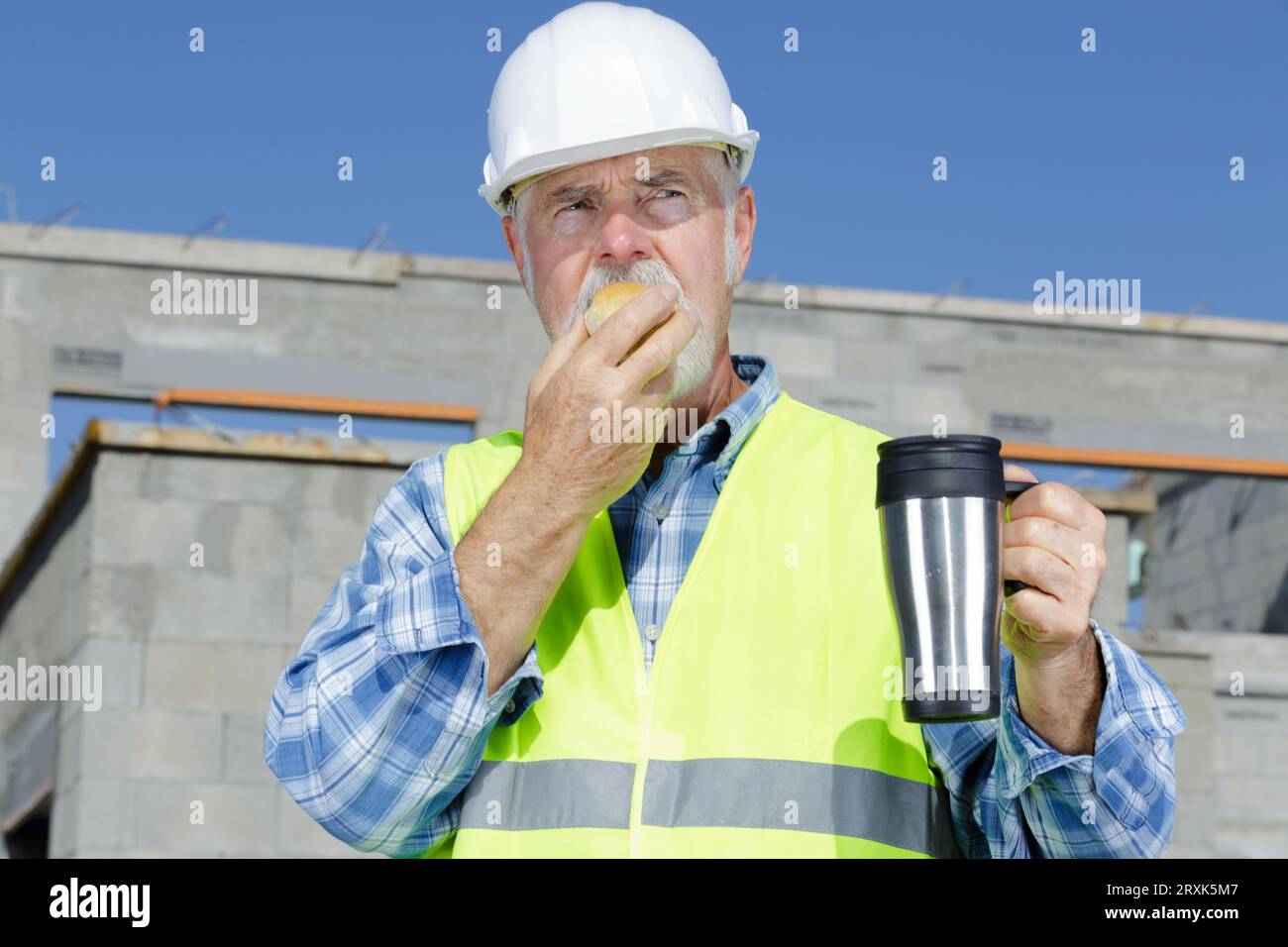 Tea break builder hi-res stock photography and images - Alamy