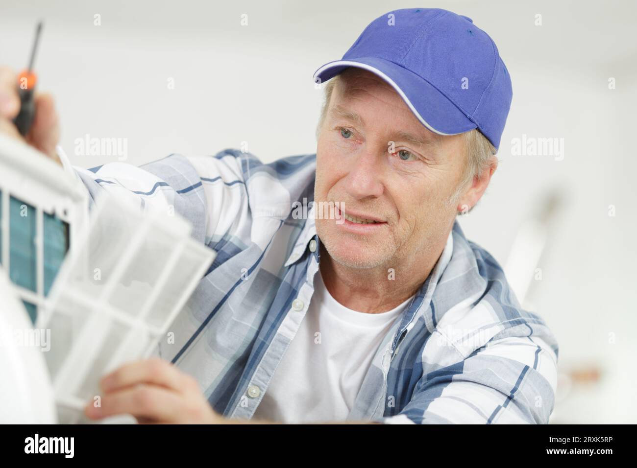 Aircon technician hi-res stock photography and images - Alamy