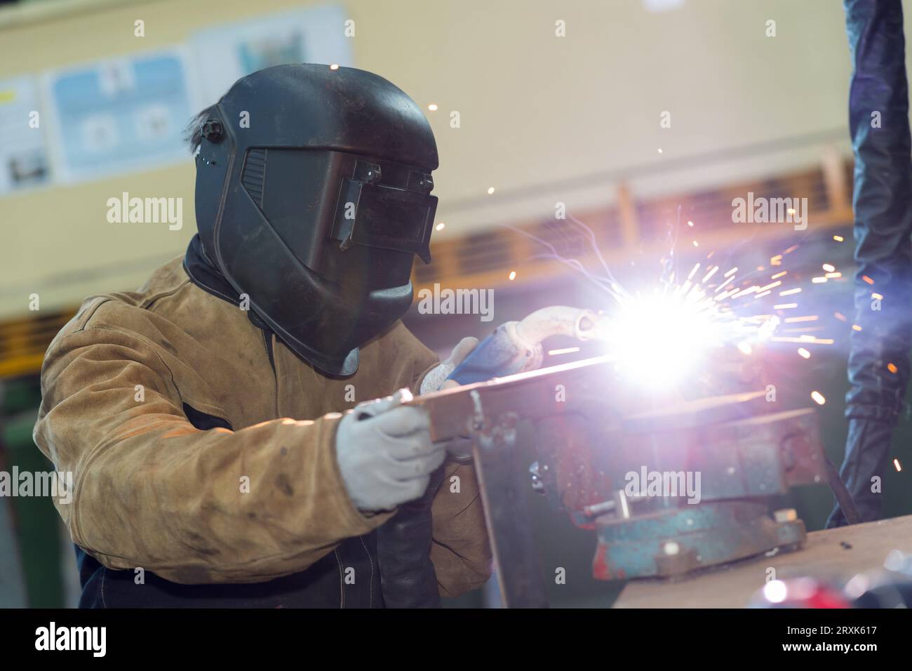 Man wearing welding helmet welding hi-res stock photography and images ...