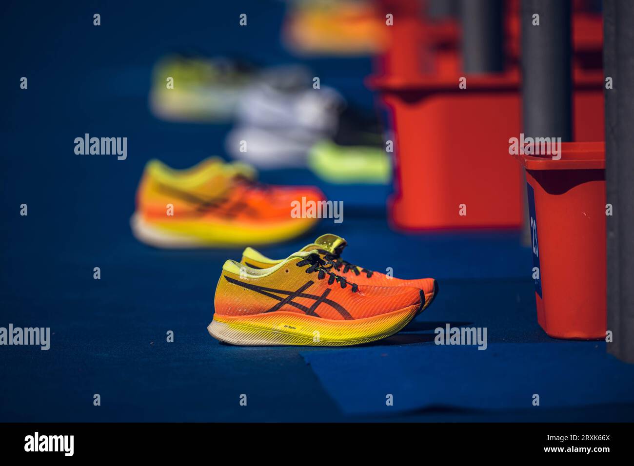 Asics meta speed hi-res stock photography and images - Alamy