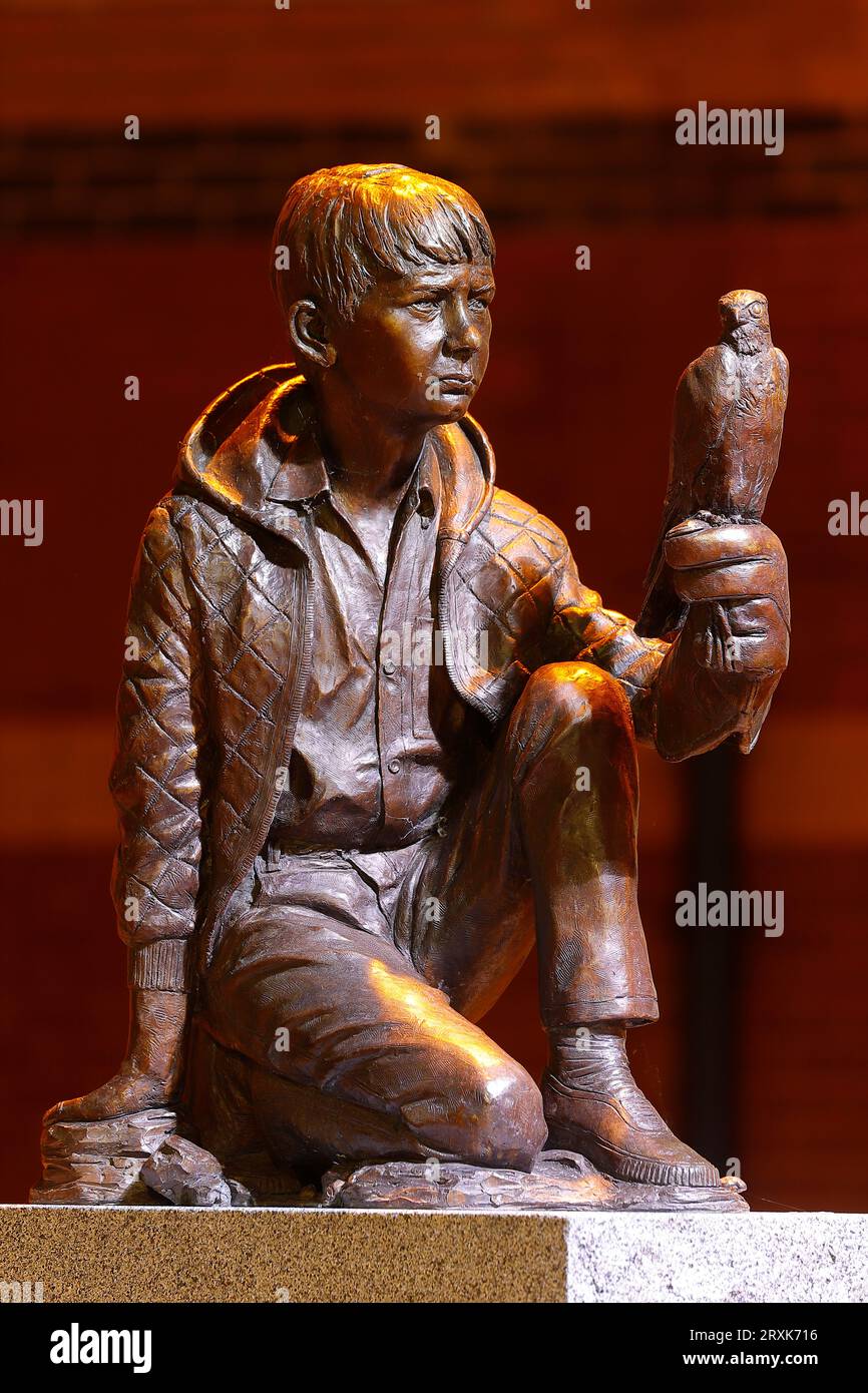 Kes statue hi-res stock photography and images - Alamy