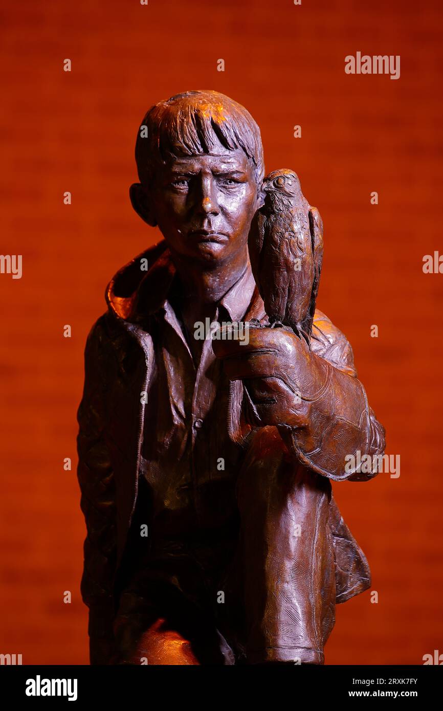 Kes statue hi-res stock photography and images - Alamy