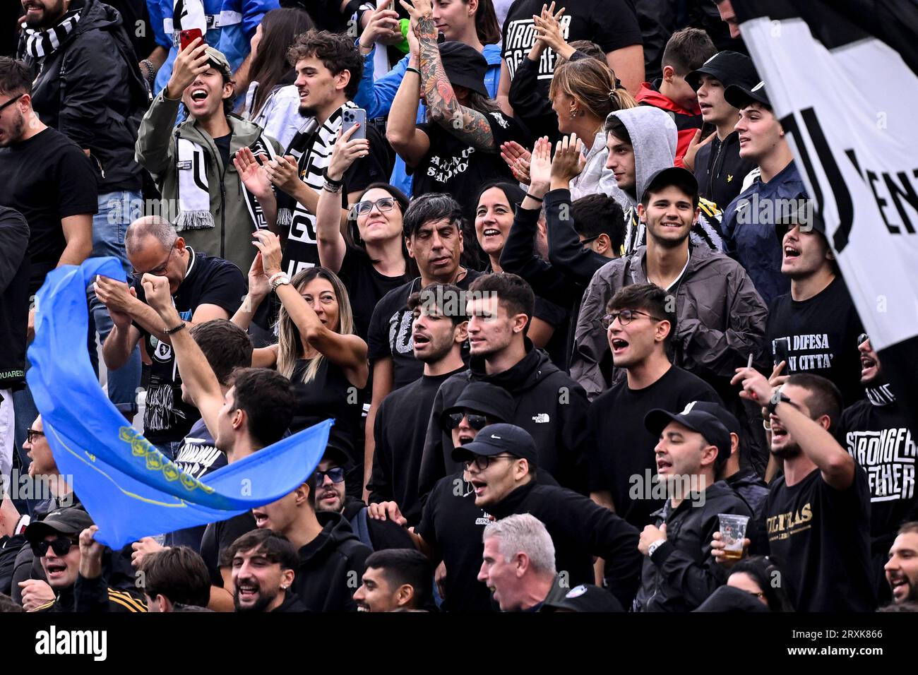 Juventus fans hi-res stock photography and images - Alamy