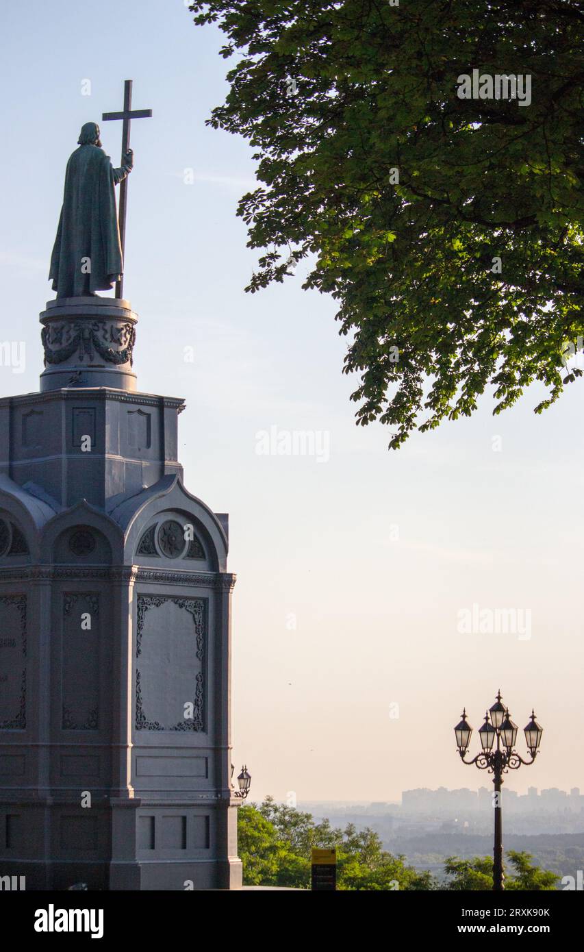 Statue vladimir kiev hi-res stock photography and images - Alamy