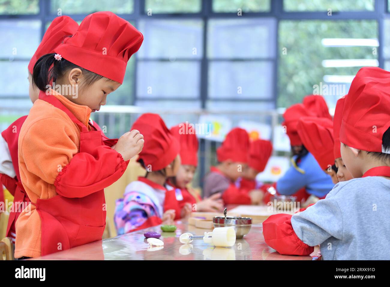 Children learn to make mooncakes to welcome the Mid-Autumn Festival in ...