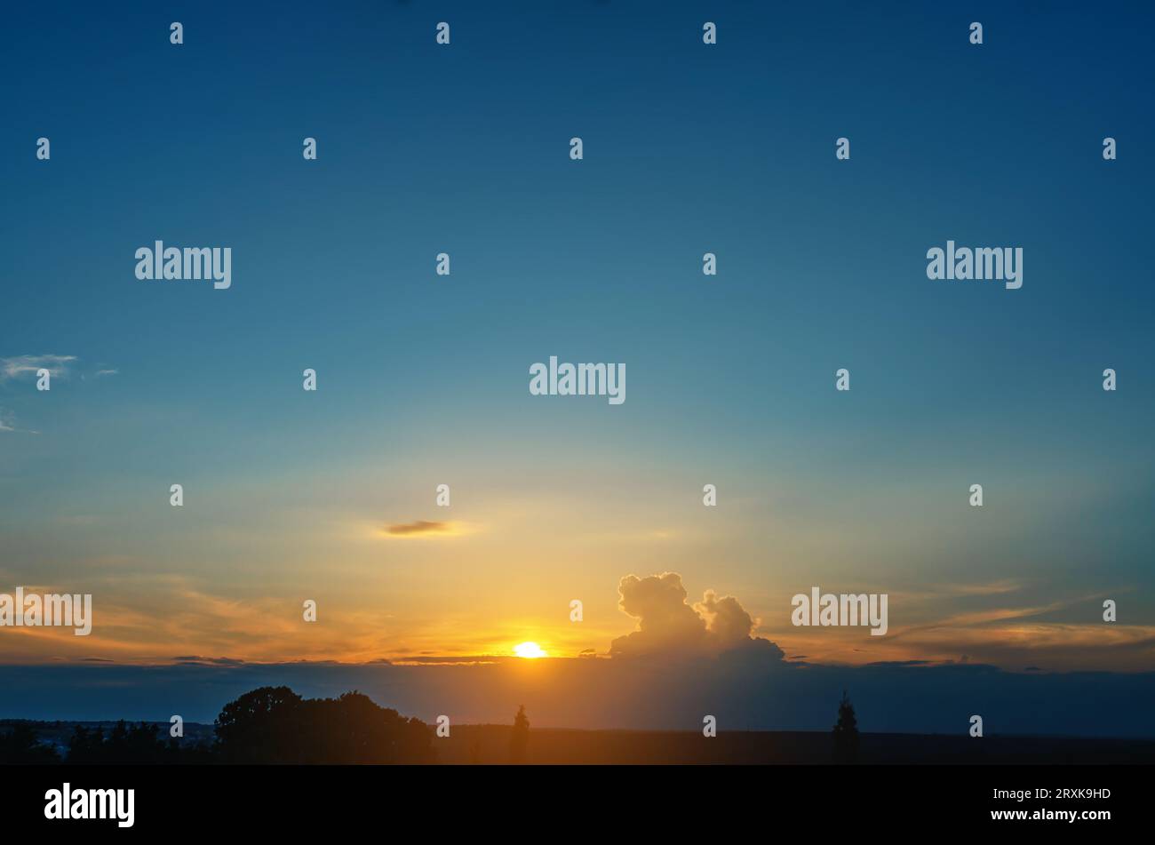 Sunset. Blue sky with sunset on horizon. Mesmerizing natural landscape ...