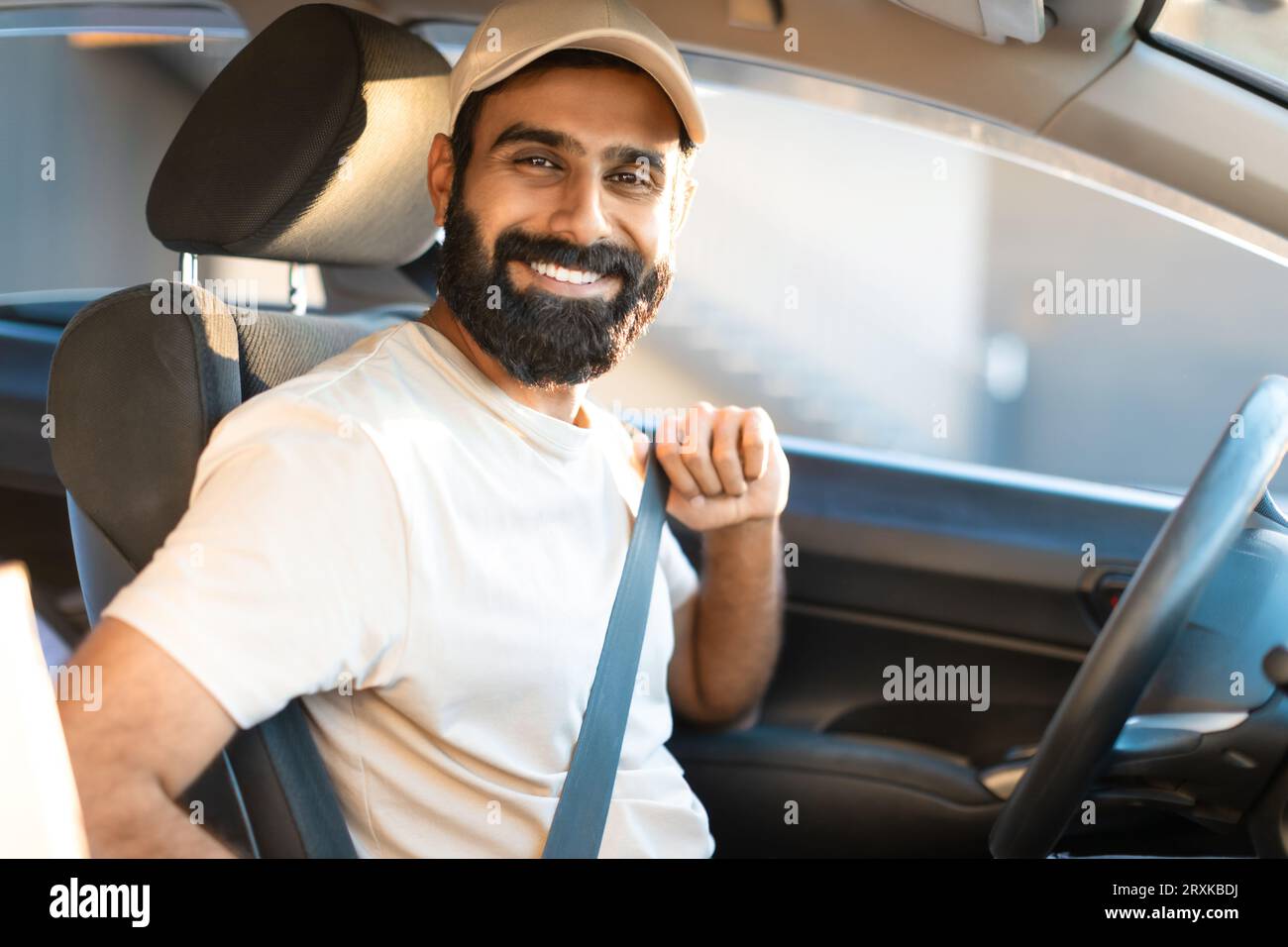 Young hindu taxi driver hi-res stock photography and images - Alamy