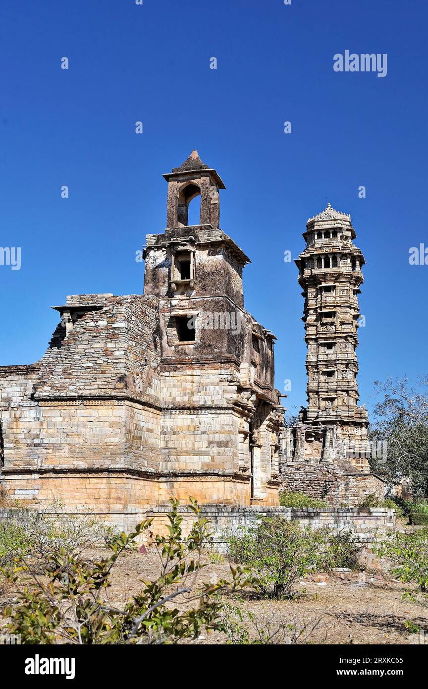 Vijay Stambha near ruins of Jauhar Palace Stock Photo - Alamy