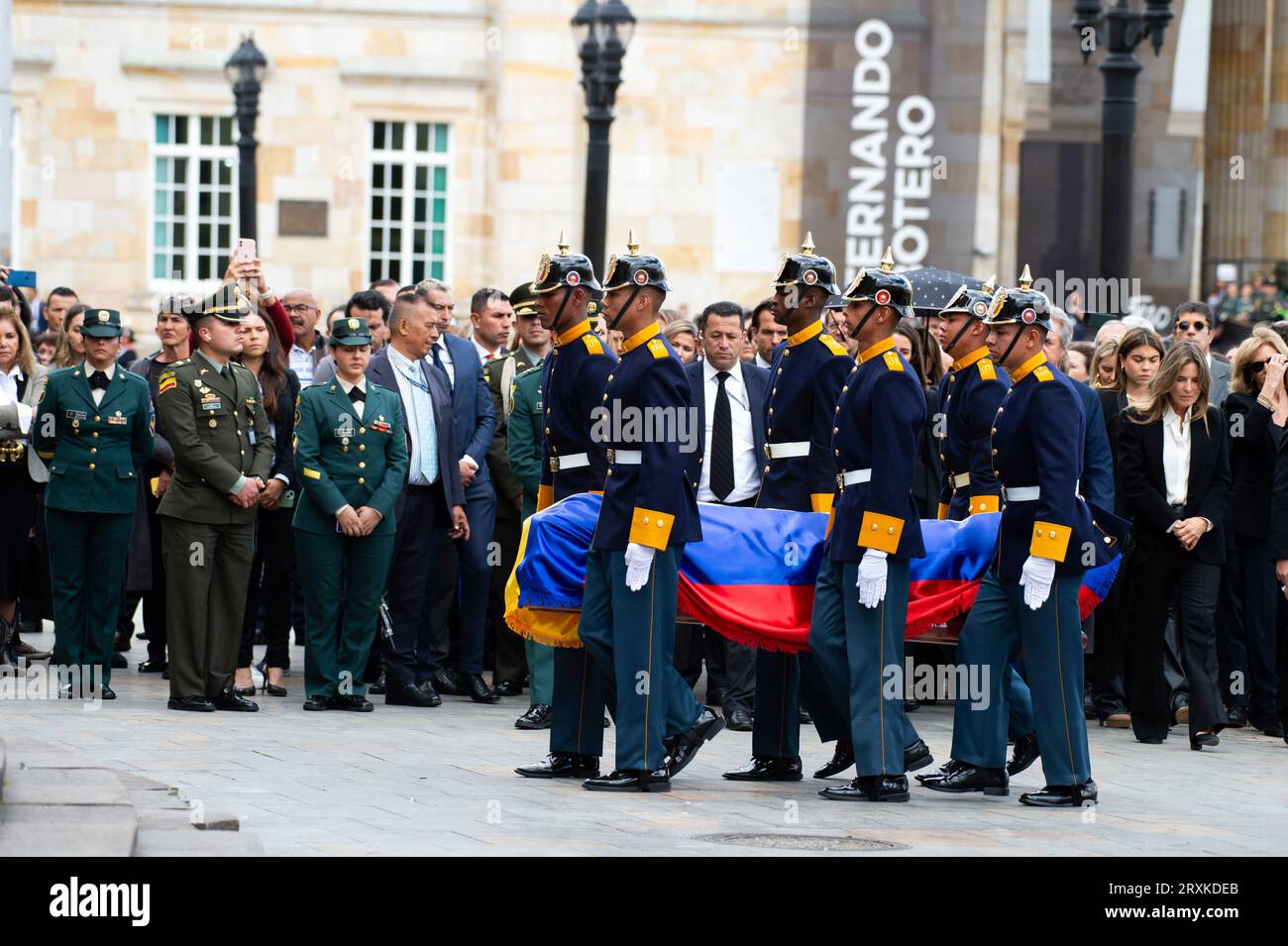 Colombian presidential guards carry the coffin of artist Fernando ...
