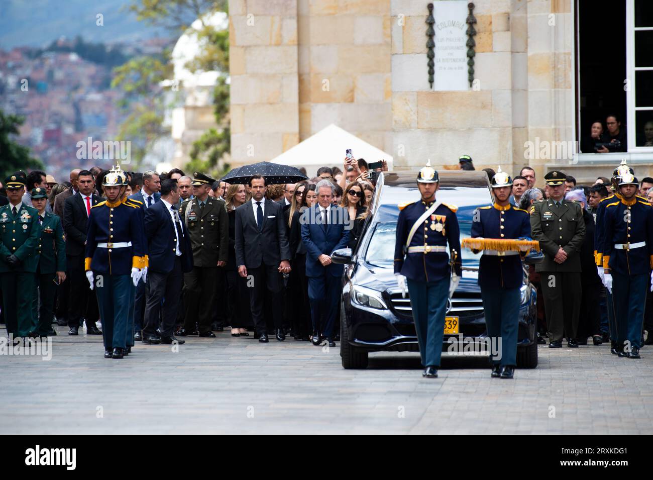 Colombian presidential guard acompanies the family of artist Fernando ...