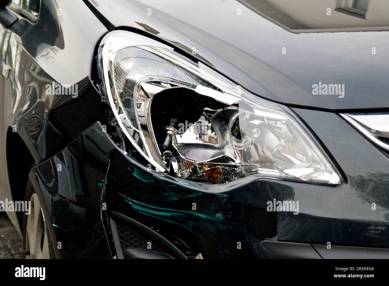 Broken headlight damage hi-res stock photography and images - Alamy