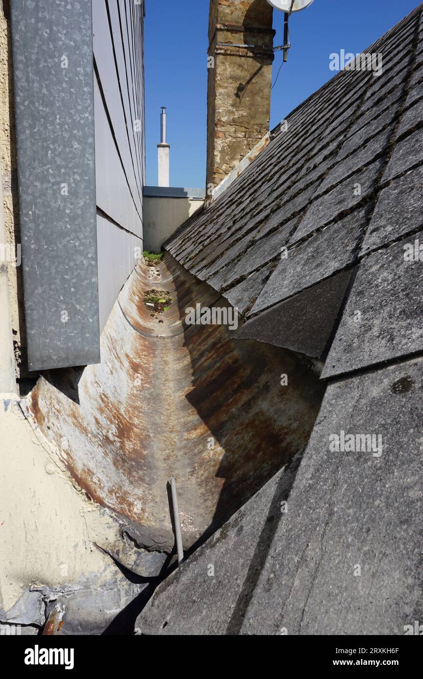 Rusty tile hi-res stock photography and images - Alamy