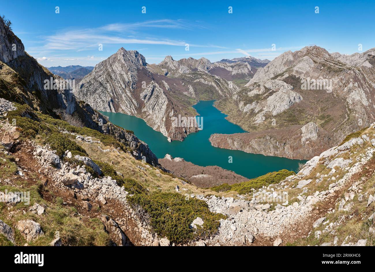 Picturesque reservoir and mountain landscape in Riano. Spain Stock ...