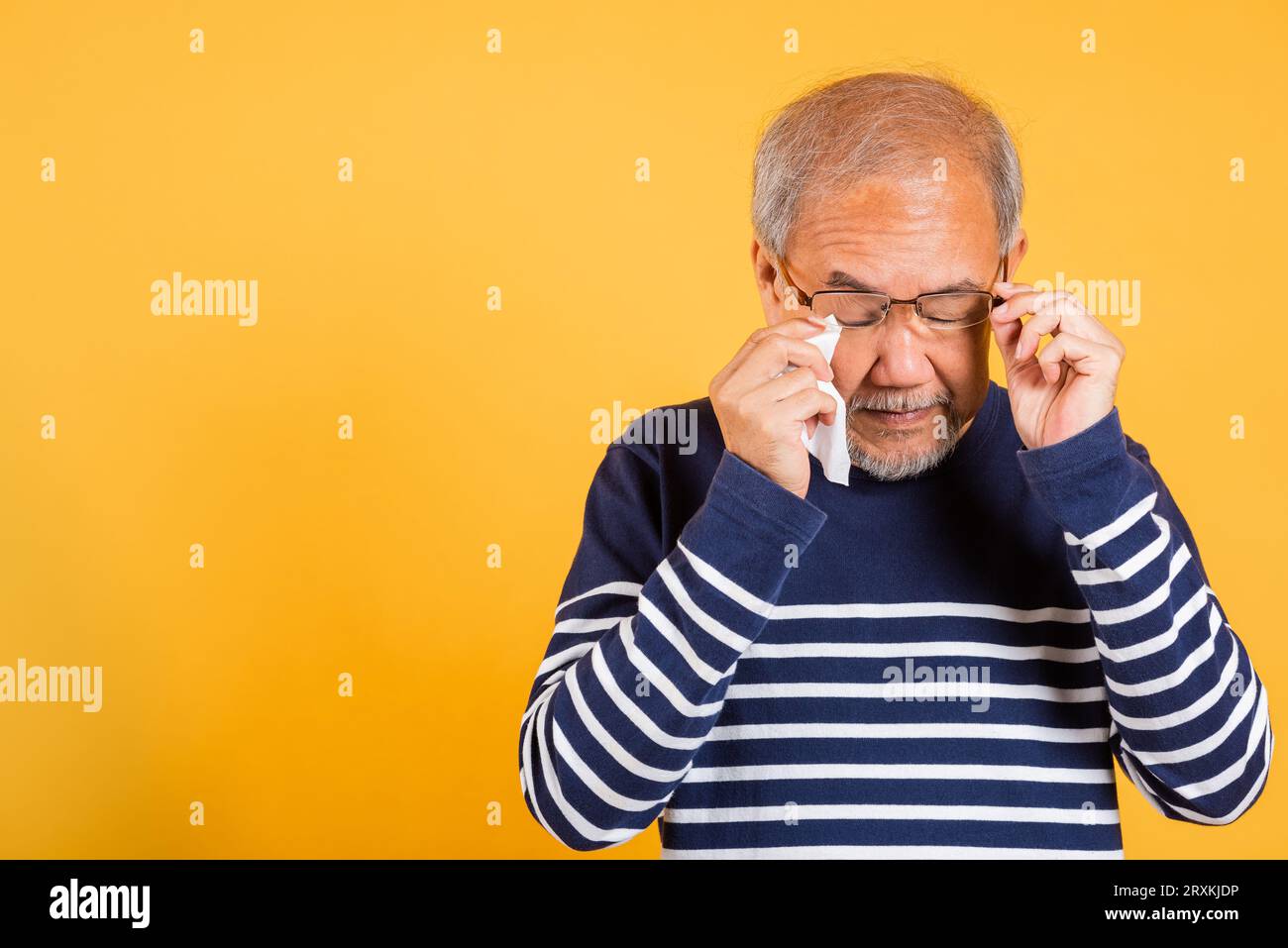 Asian man crying tears hi-res stock photography and images - Alamy