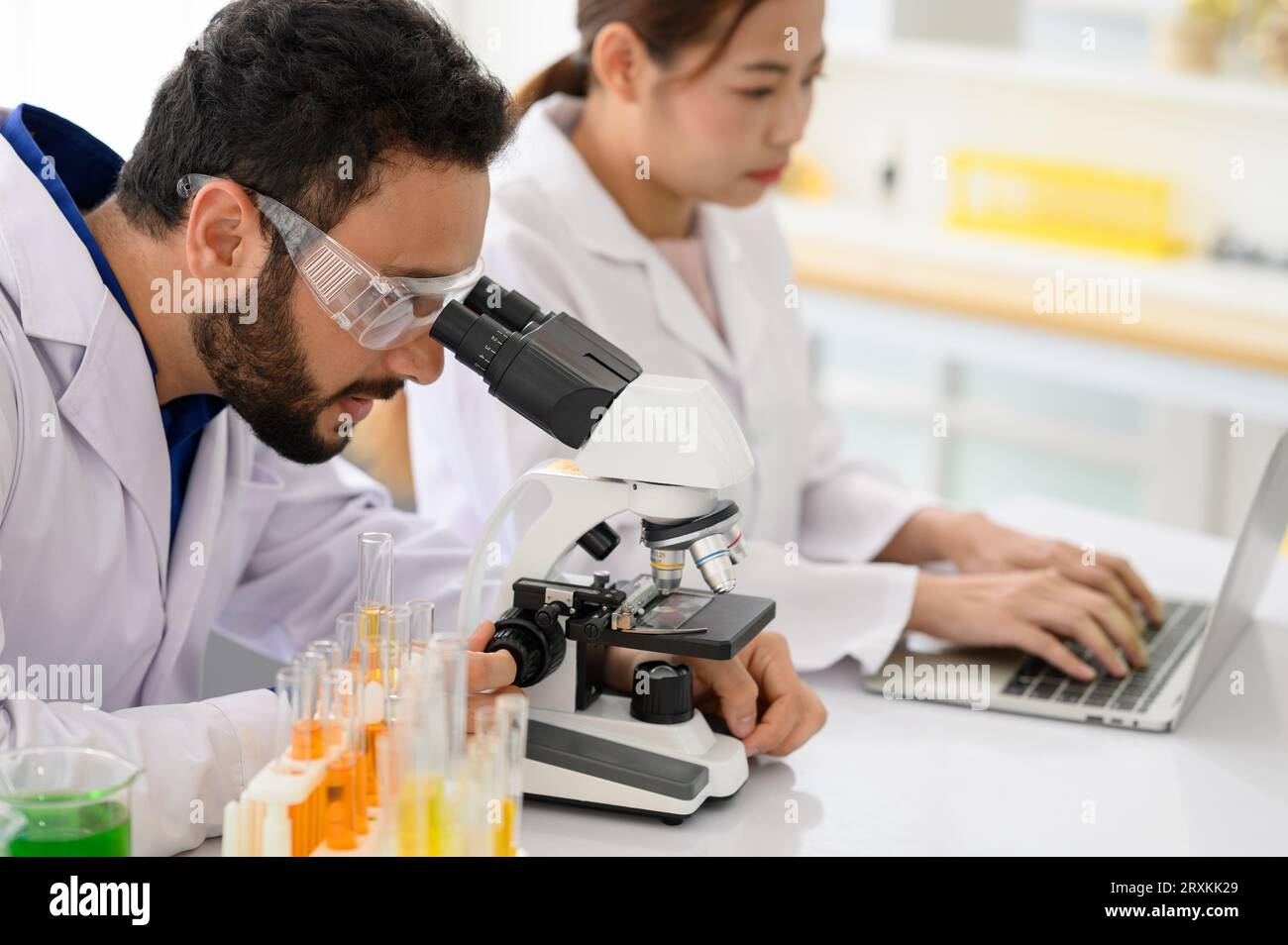 Microbiologist microscope hi-res stock photography and images - Alamy