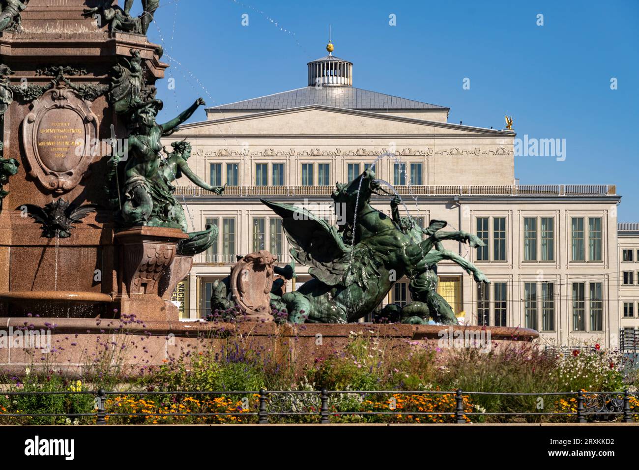 Mendebrunnen fountain detail opera hi-res stock photography and images ...