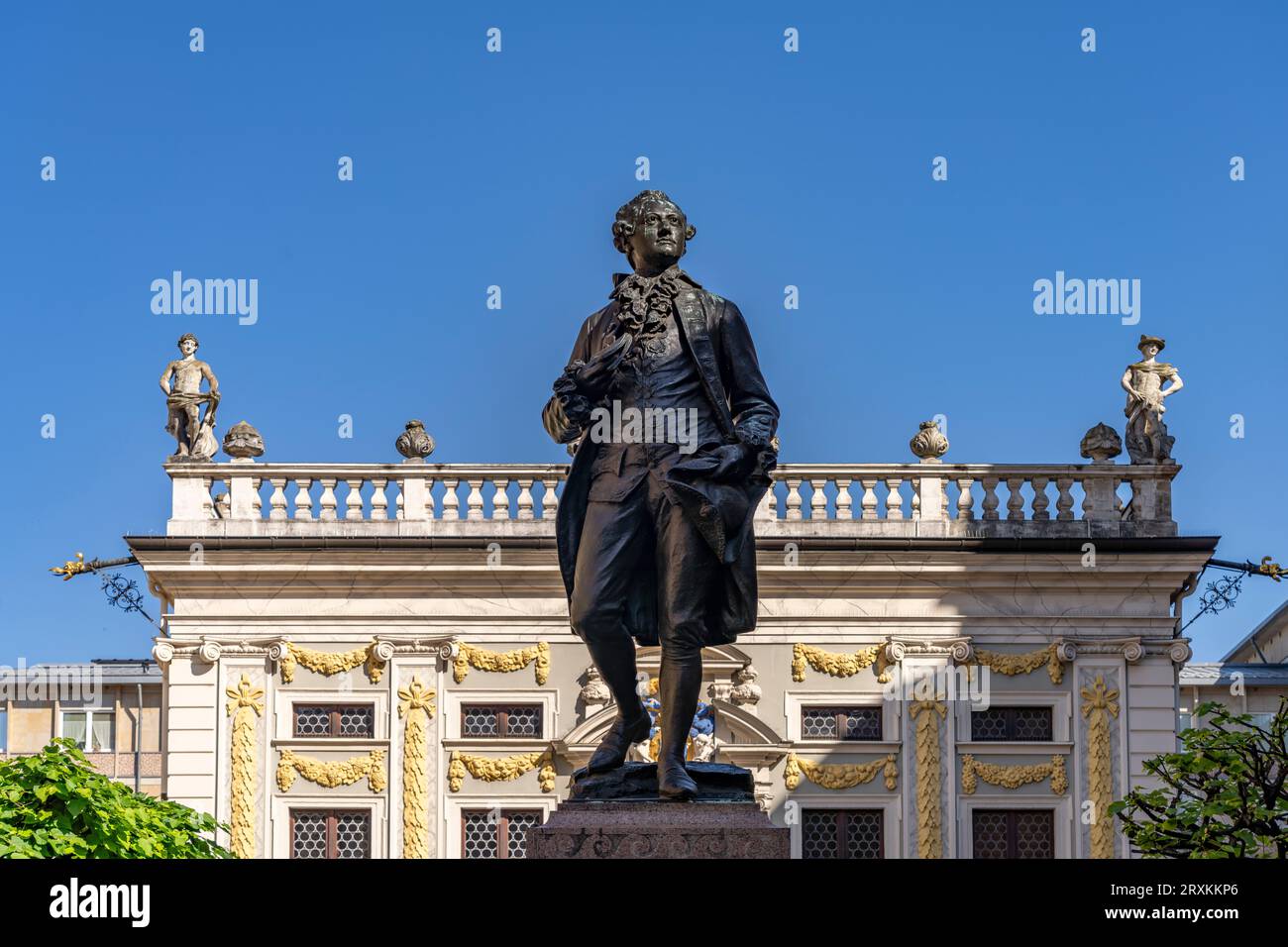 Das Goethedenkmal auf dem Naschmarkt vor der Alten Börse in Leipzig ...