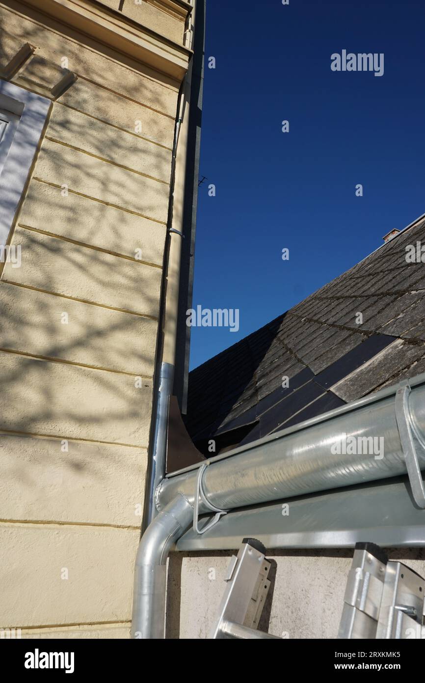 House construction roof ladder hi-res stock photography and images - Alamy